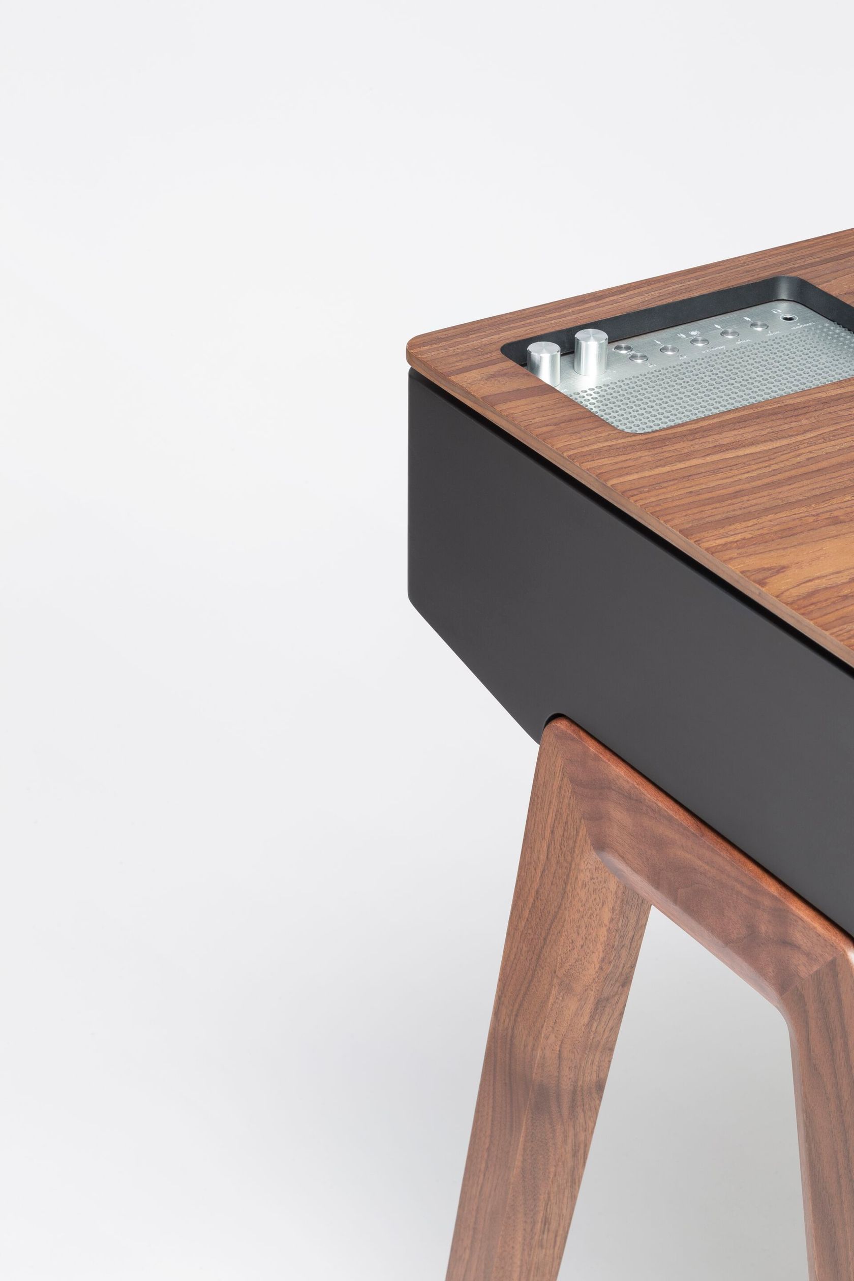 LX TURNTABLE WALNUT Speaker By La Boite concept