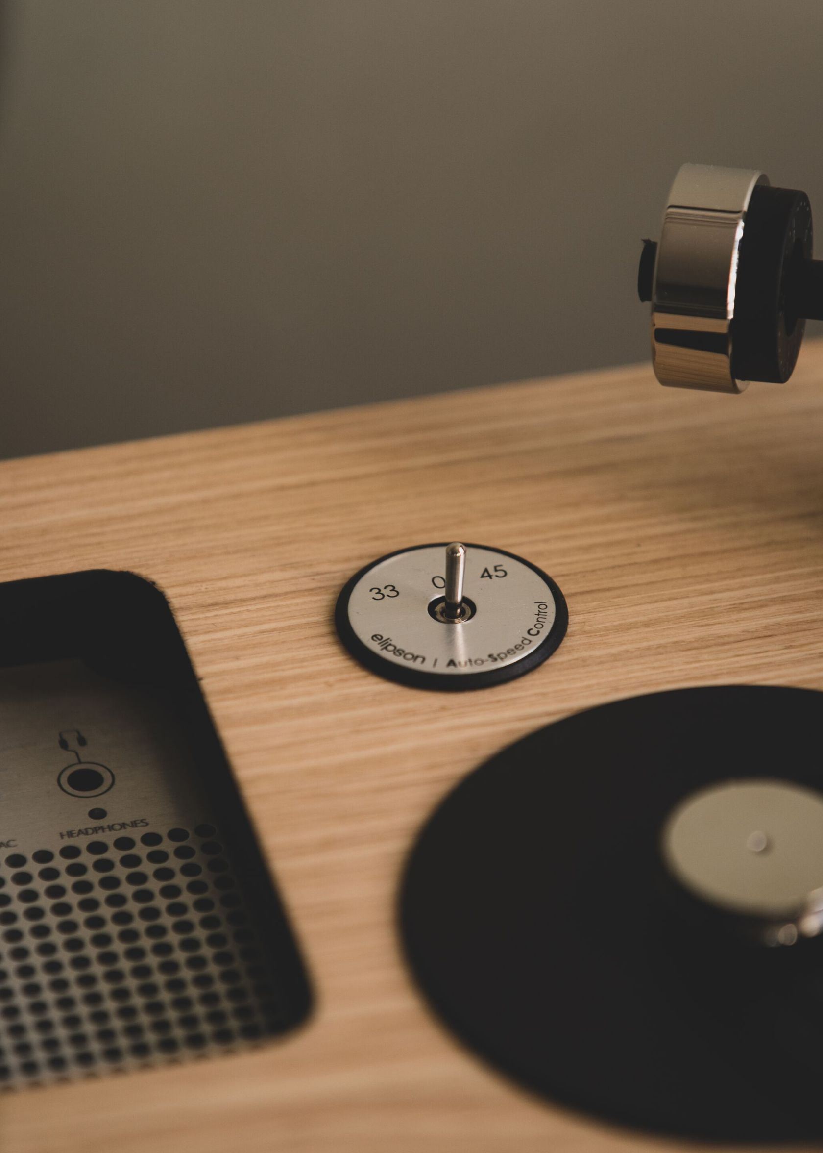 LX TURNTABLE WALNUT Speaker By La Boite concept