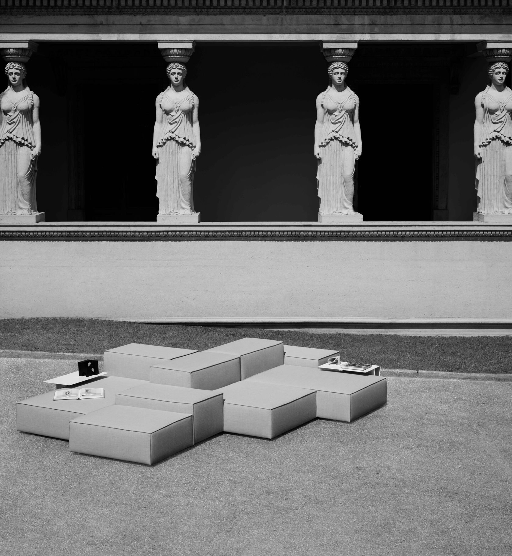 EXTRASOFT Modular sofa By Living Divani | design Piero Lissoni