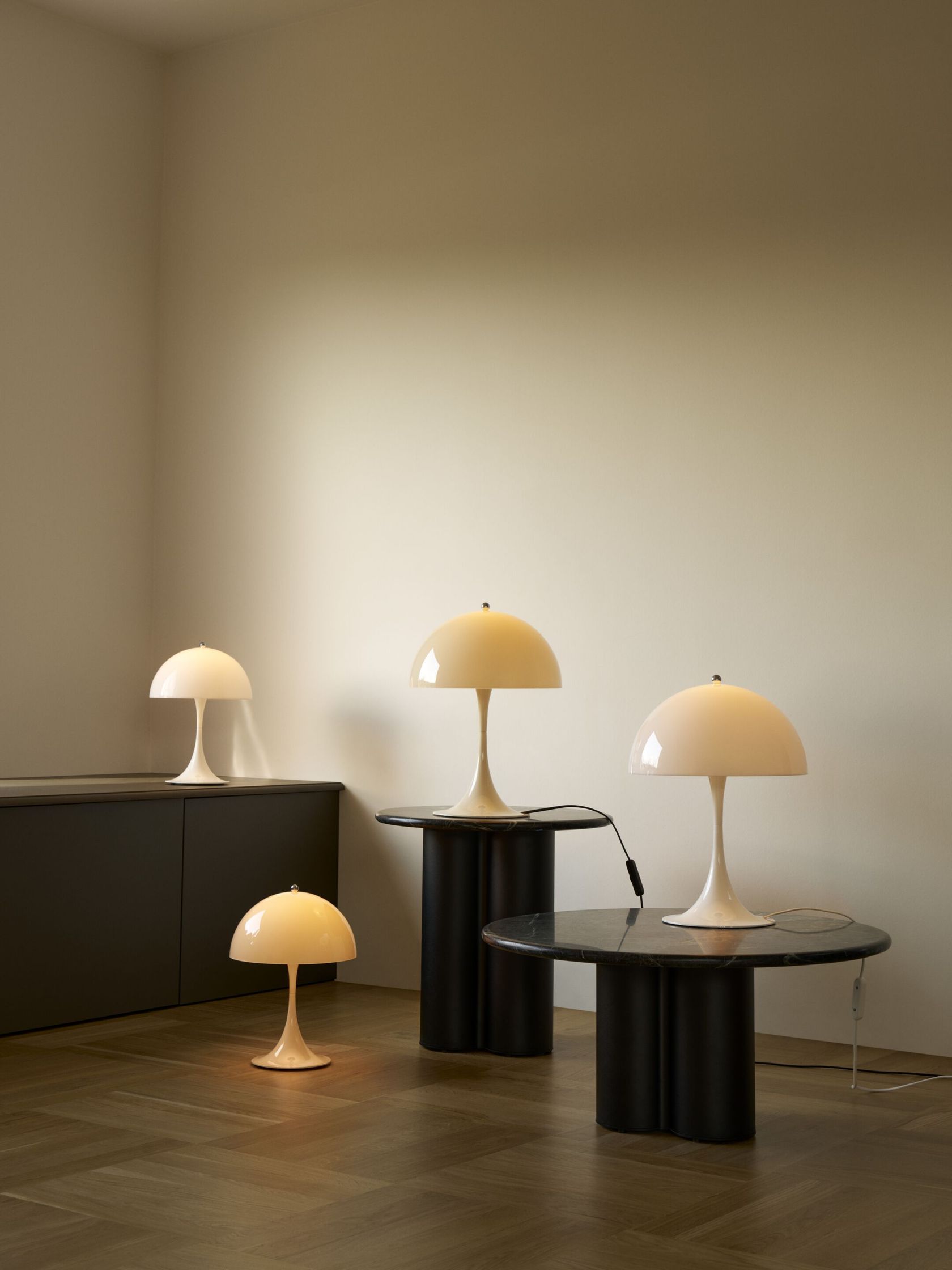 PANTHELLA 250 V3 PORTABLE Rechargeable LED acrylic glass table lamp By ...