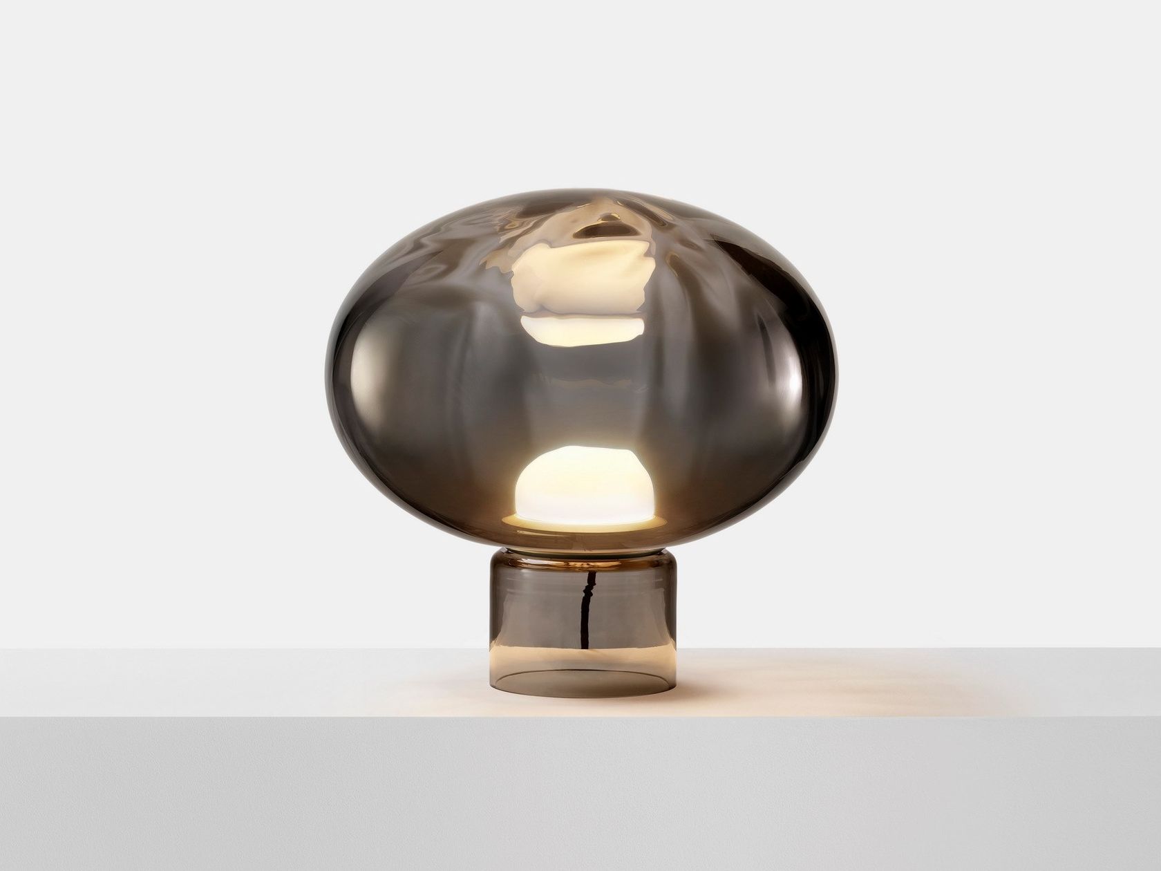 MÉNE | LED table lamp By Ross Gardam