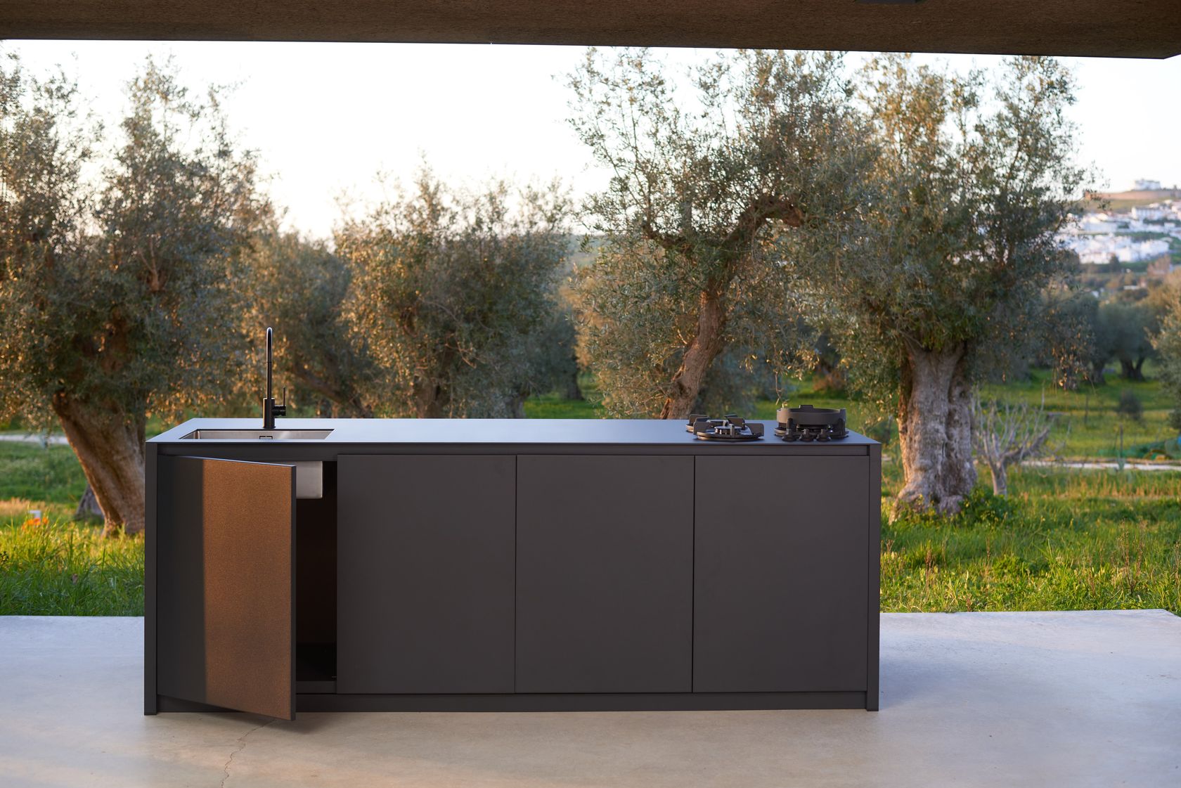 M2 | Kitchen Aluminium kitchen with island By Sachi