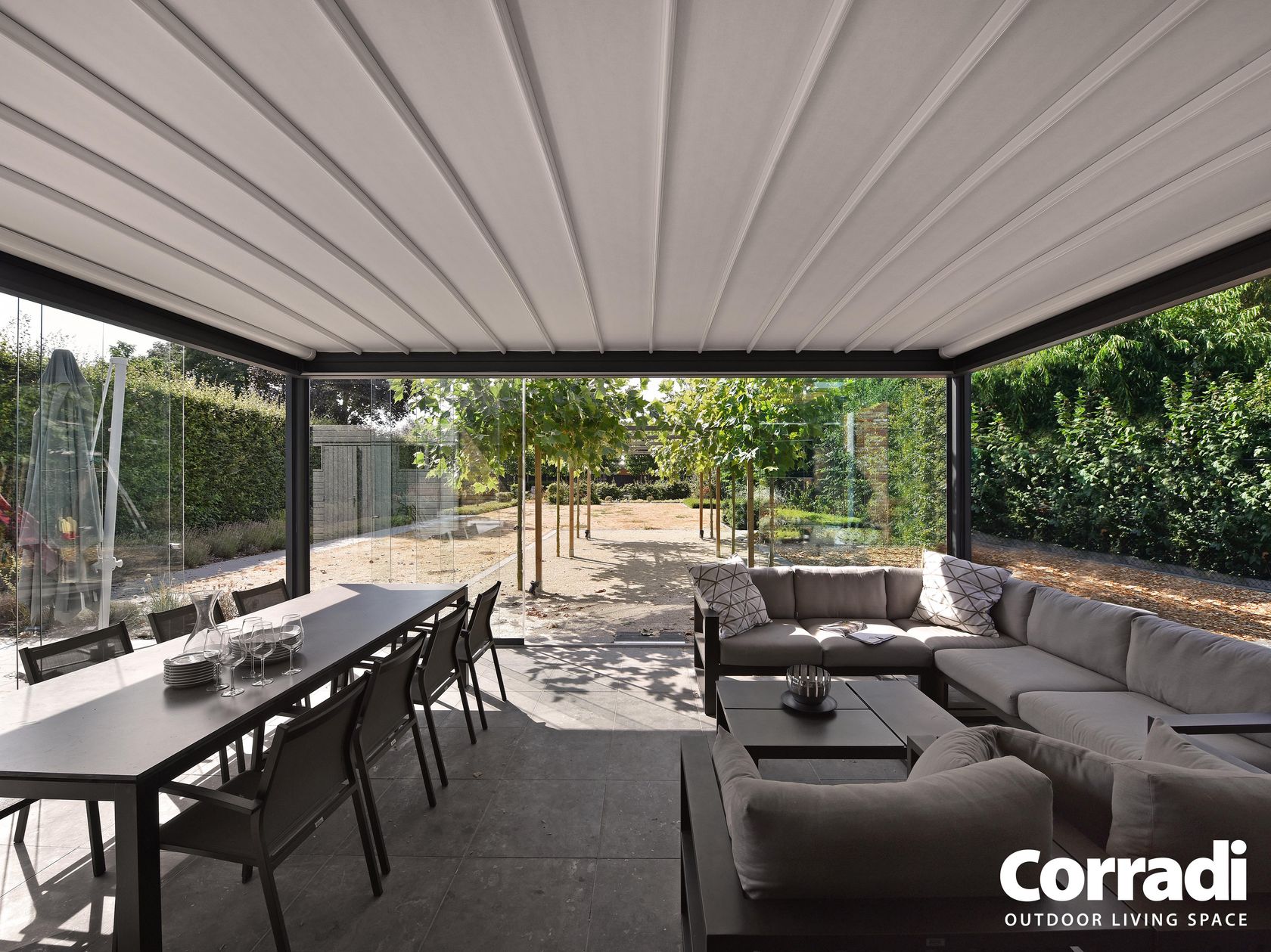 MAESTRO | Pergola with sliding cover By Corradi