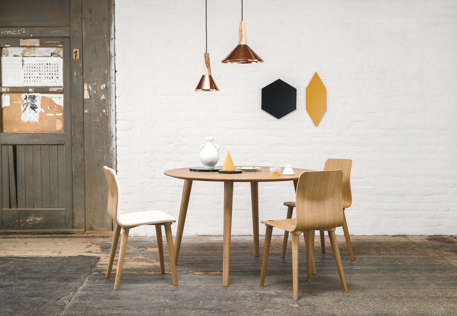 MALMÖ | Round table By TON design Michal Riabic