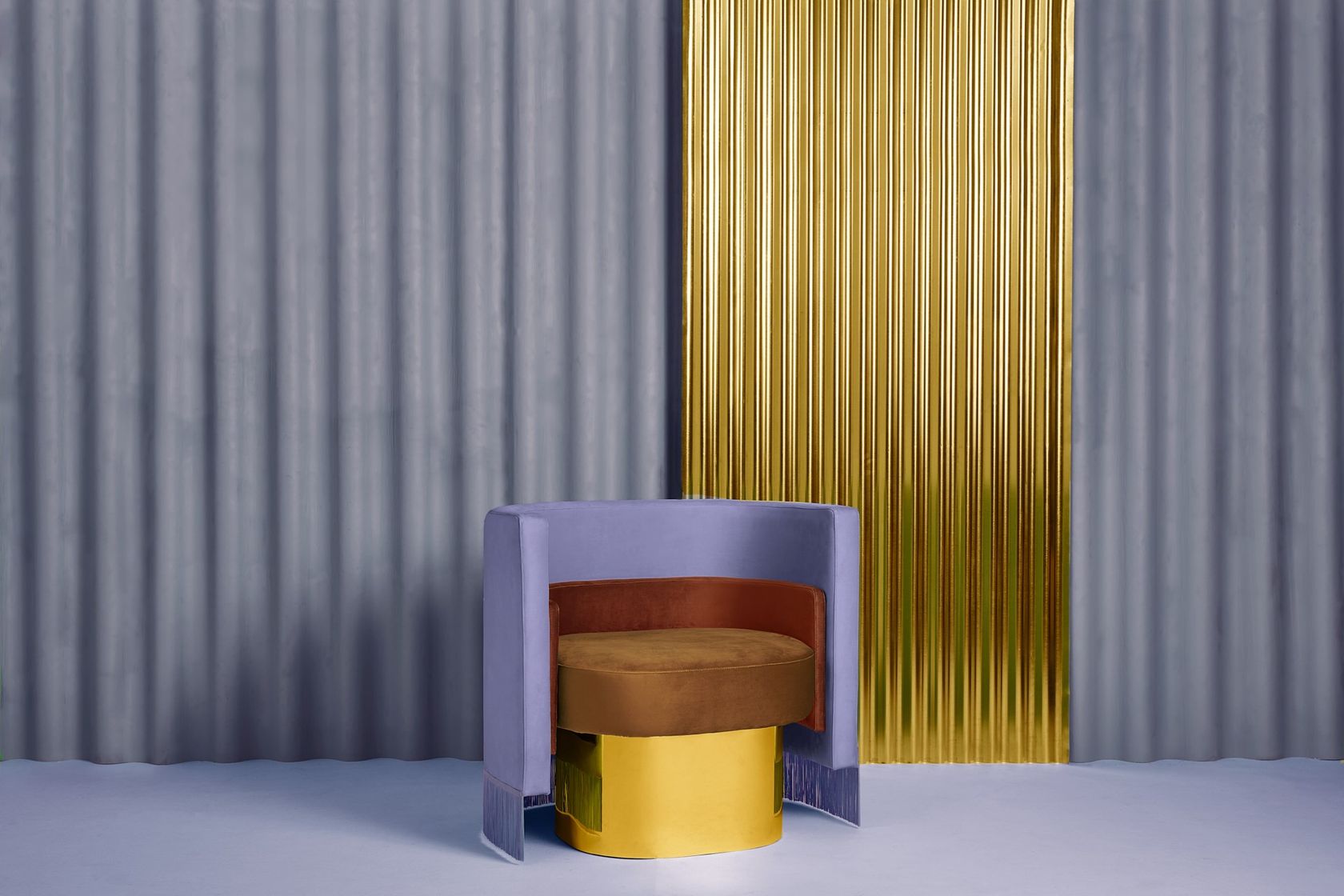MAMBO Velvet armchair with armrests By Houtique | design Masquespacio
