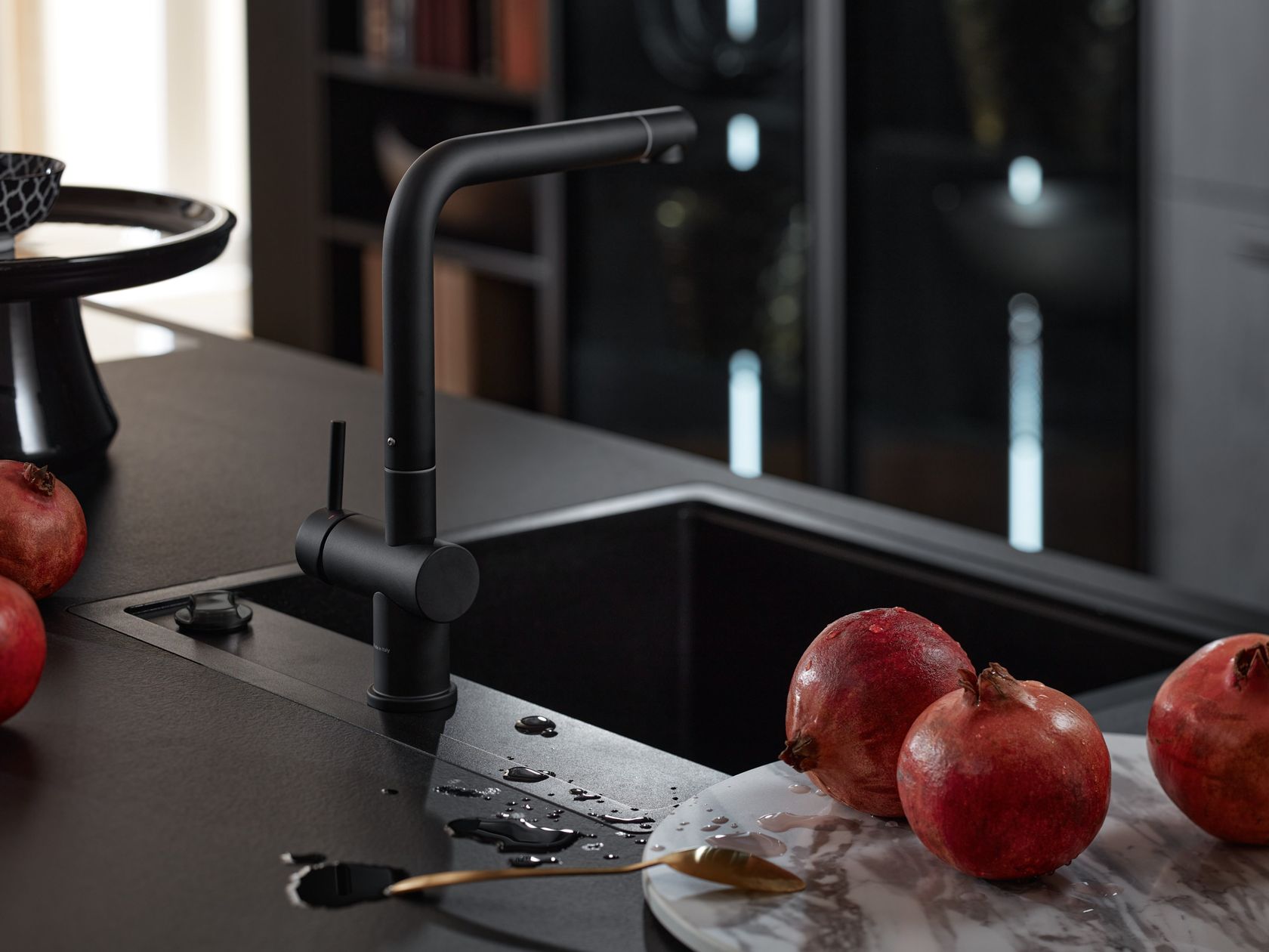 MANHATTAN OAK NERO kitchen By Nolte Küchen