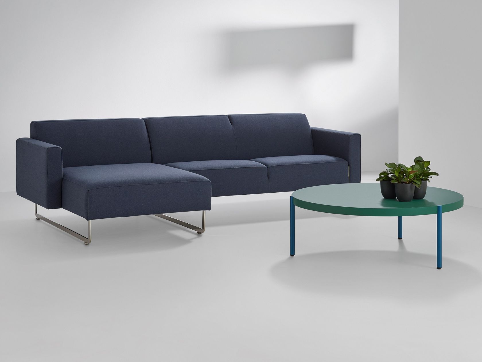 MARE | Divano con chaise longue By Artifort design René Holten