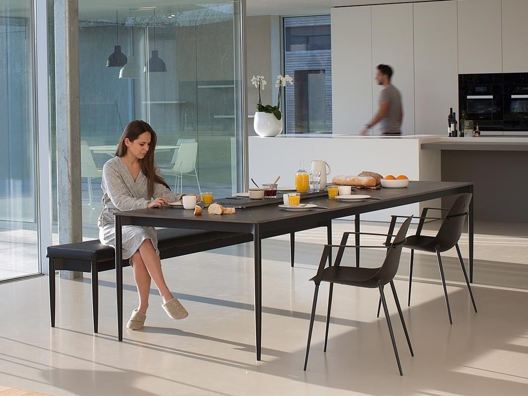 MARGUERITE | Table By Joli design Mathias De Ferm