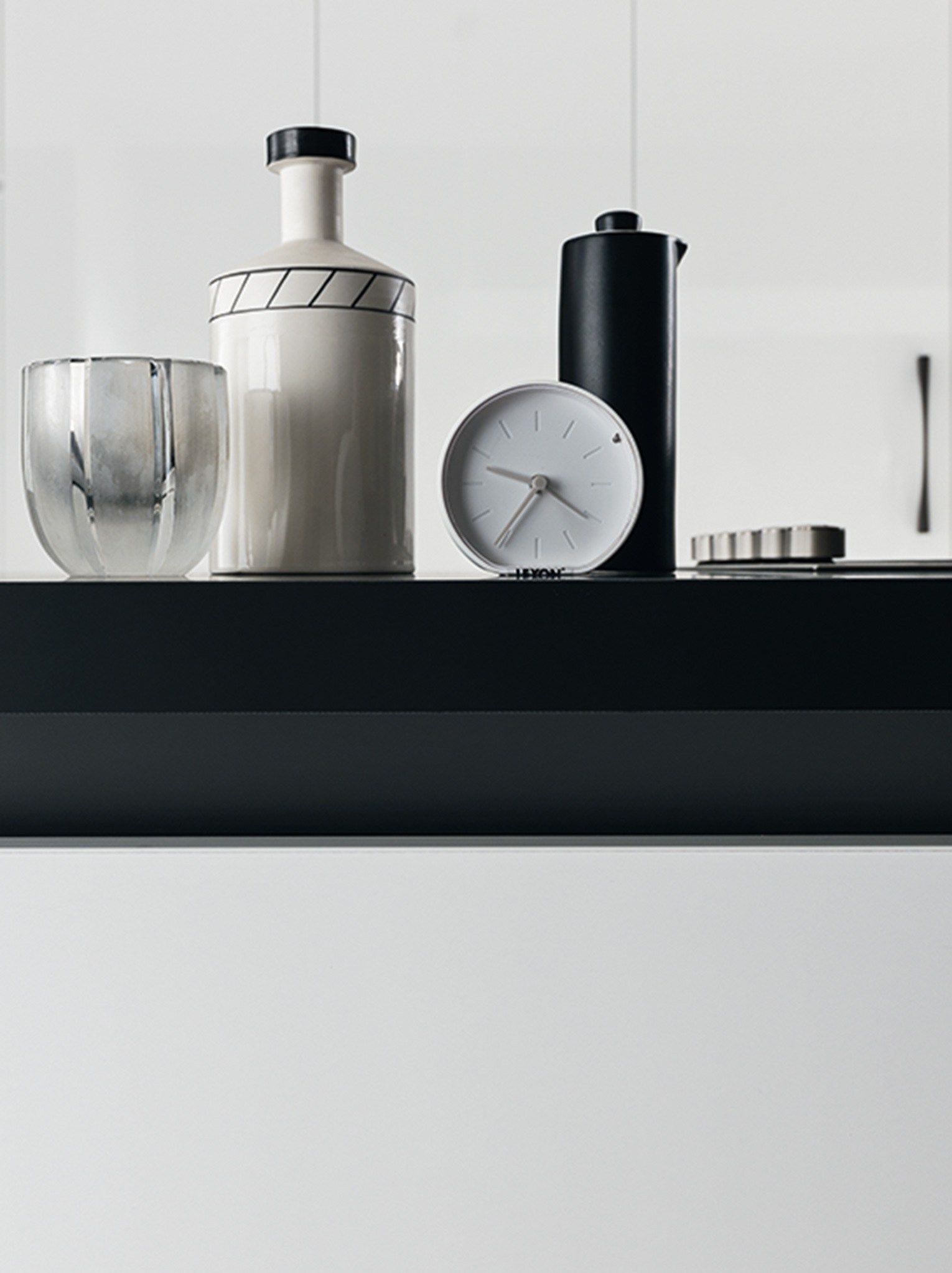 MARINA LINE 3.0 / 02 Cocina integral de Fenix-NTM® con península By ...