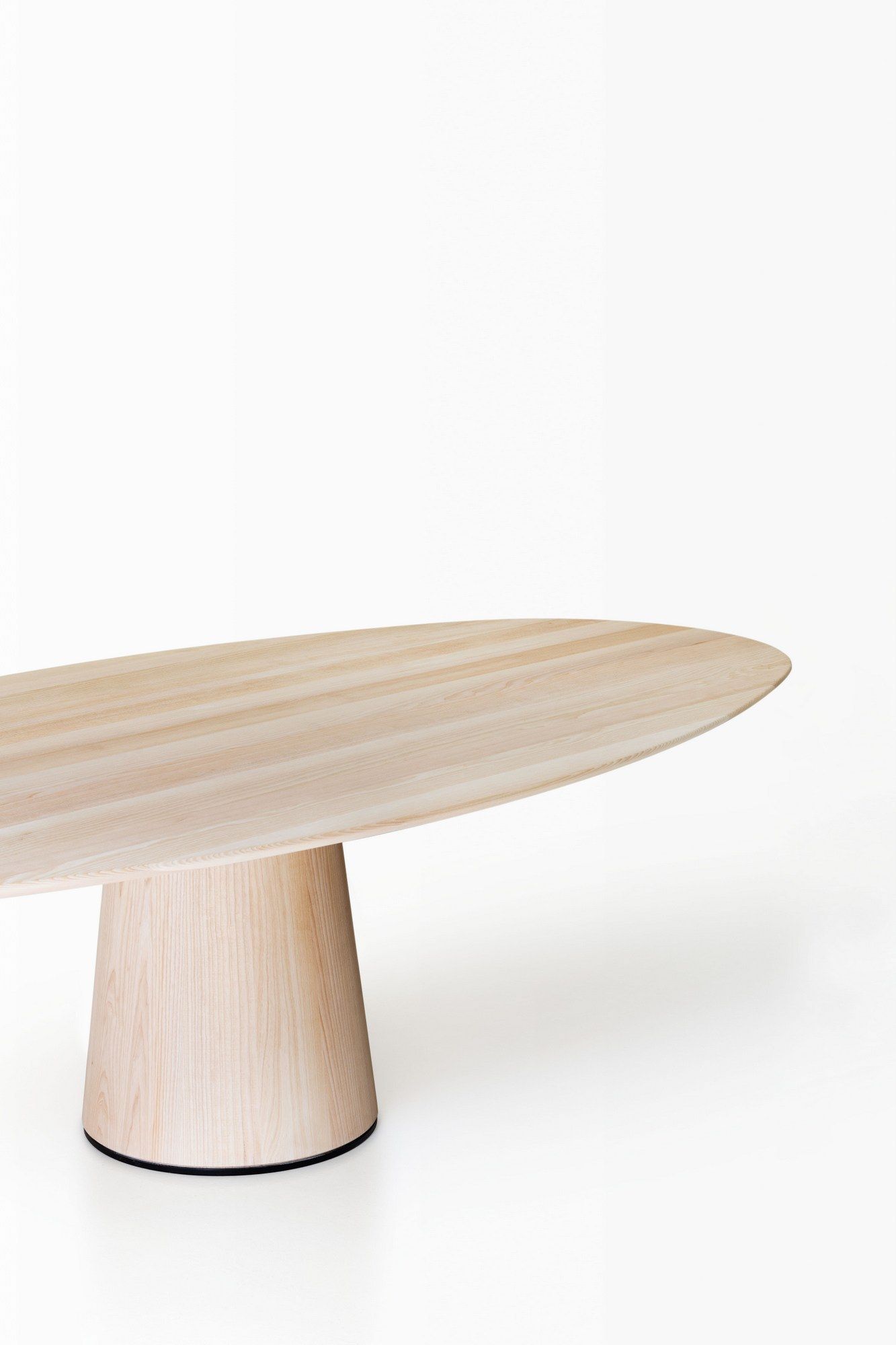 MATERIC Oval ash table By Porro | design Piero Lissoni