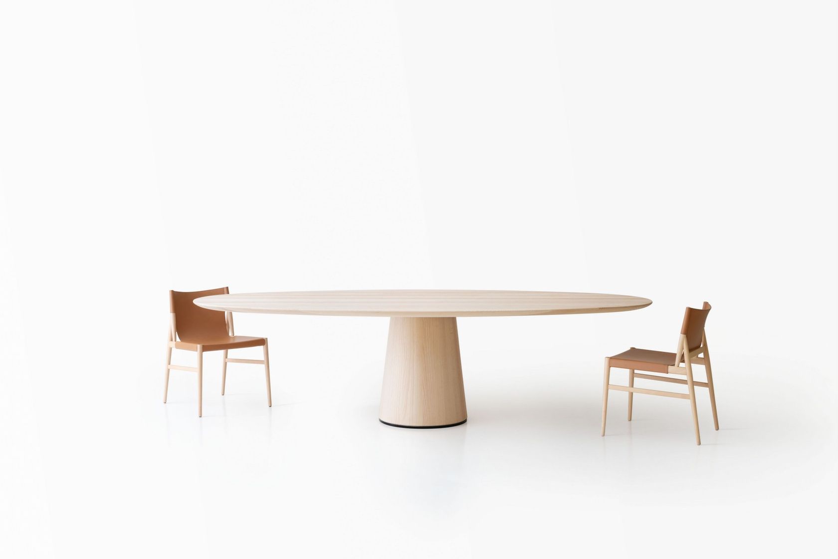 MATERIC Oval ash table By Porro | design Piero Lissoni