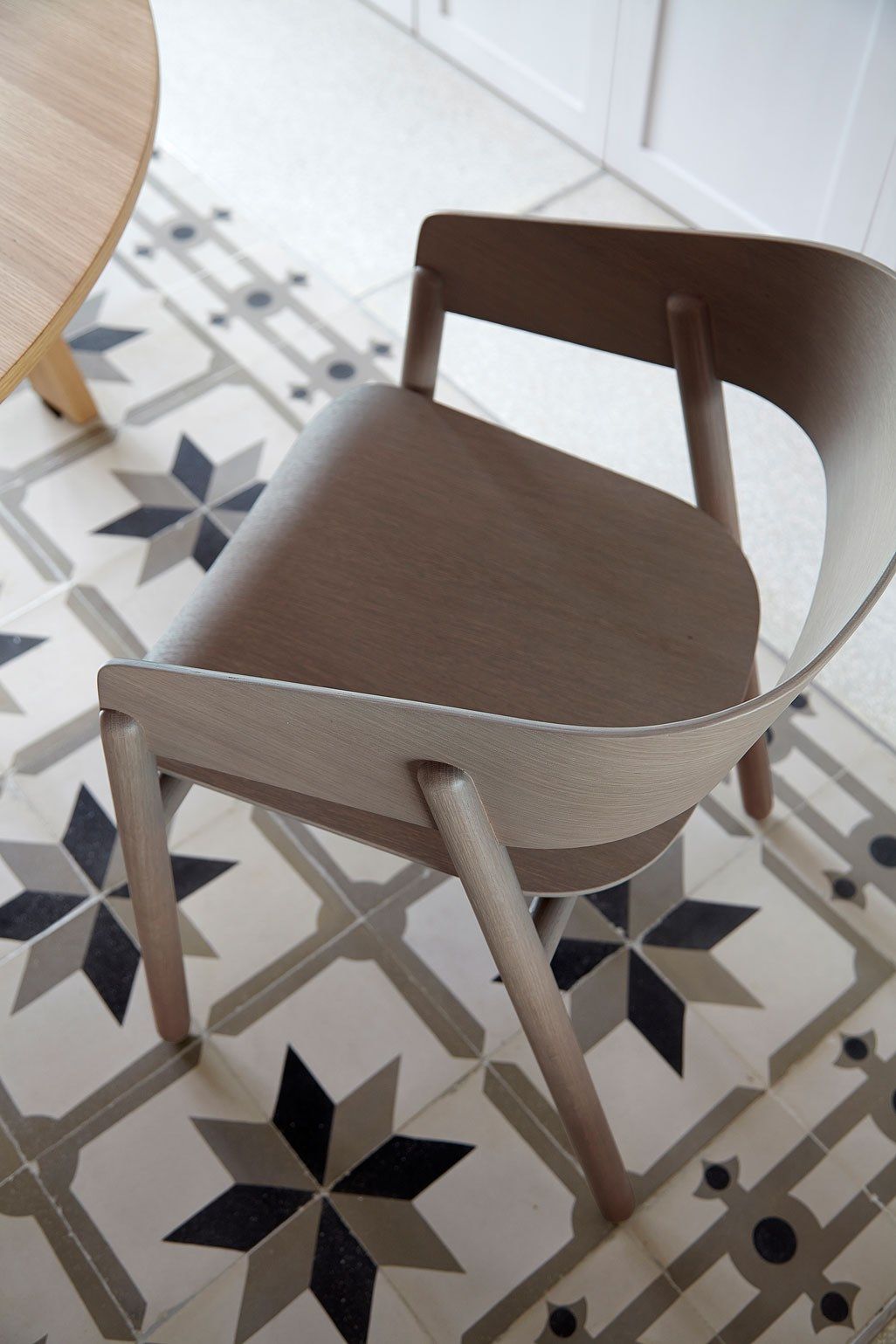 MAVA WOOD Chair By Punt | design Stephanie Jasny