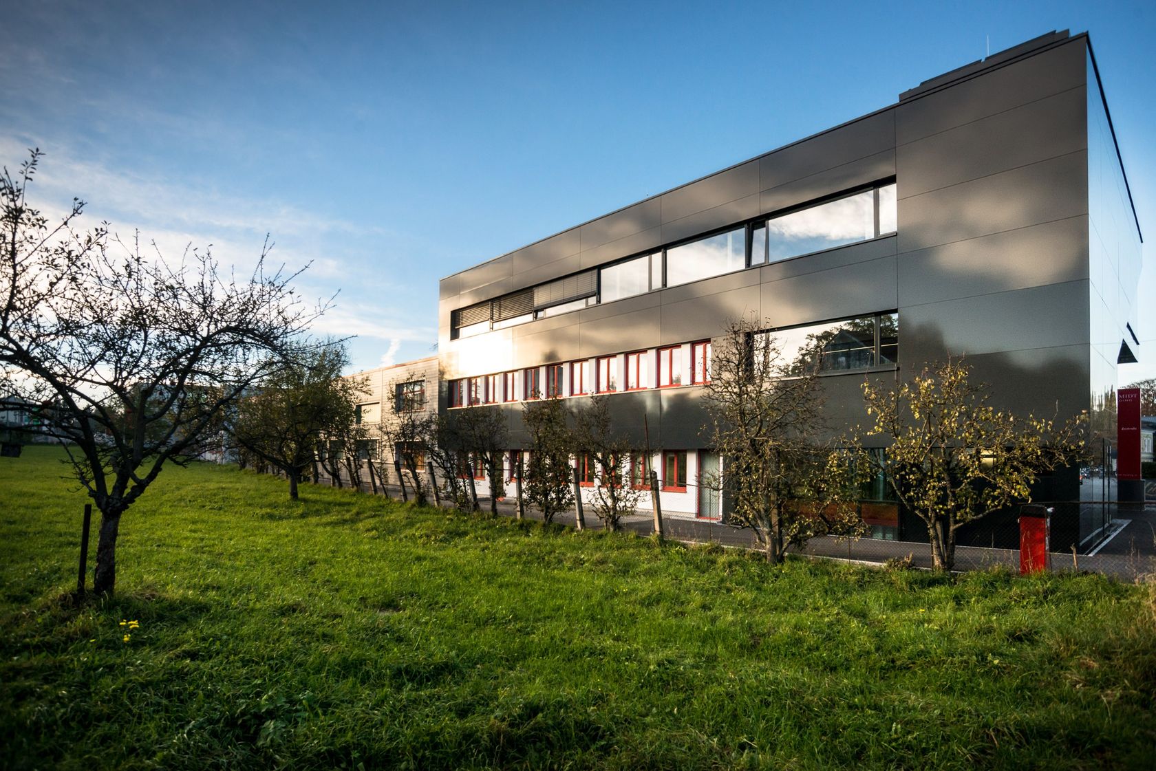 Pannello per facciata in HPL MAX COMPACT EXTERIOR - Fundermax - Edilportale