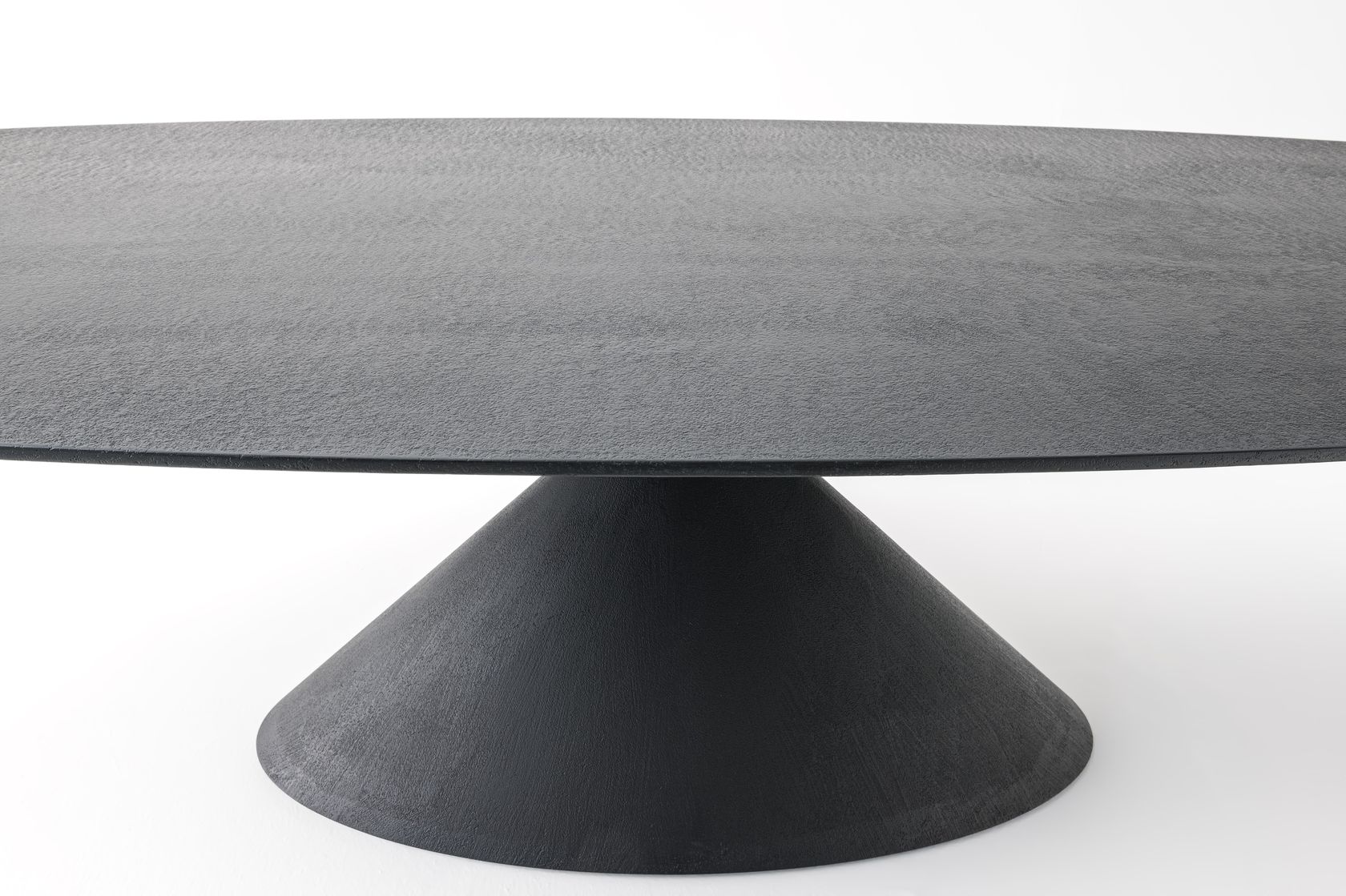MAXI CLAY Table By Desalto | design Marc Krusin