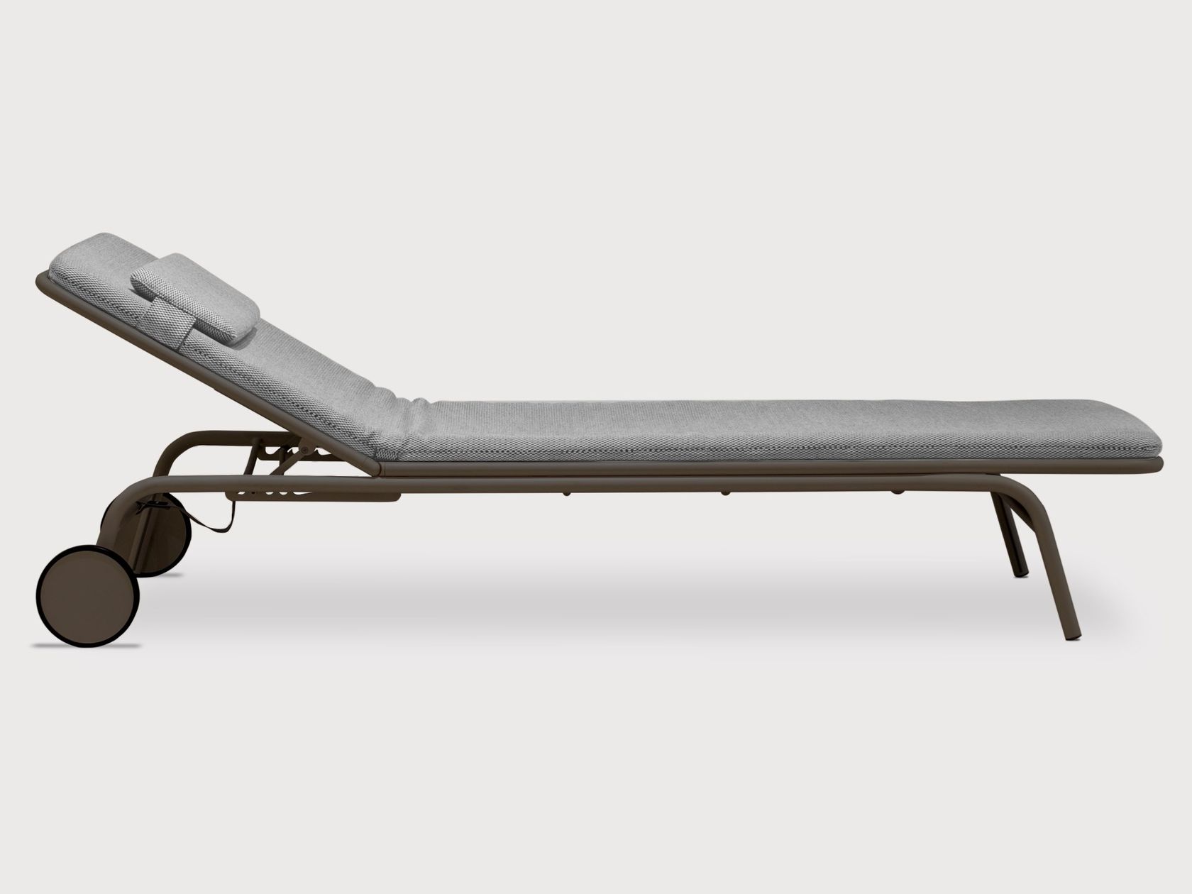 MEL Aluminum and Batyline® sun lounger with castors By MUSOLA