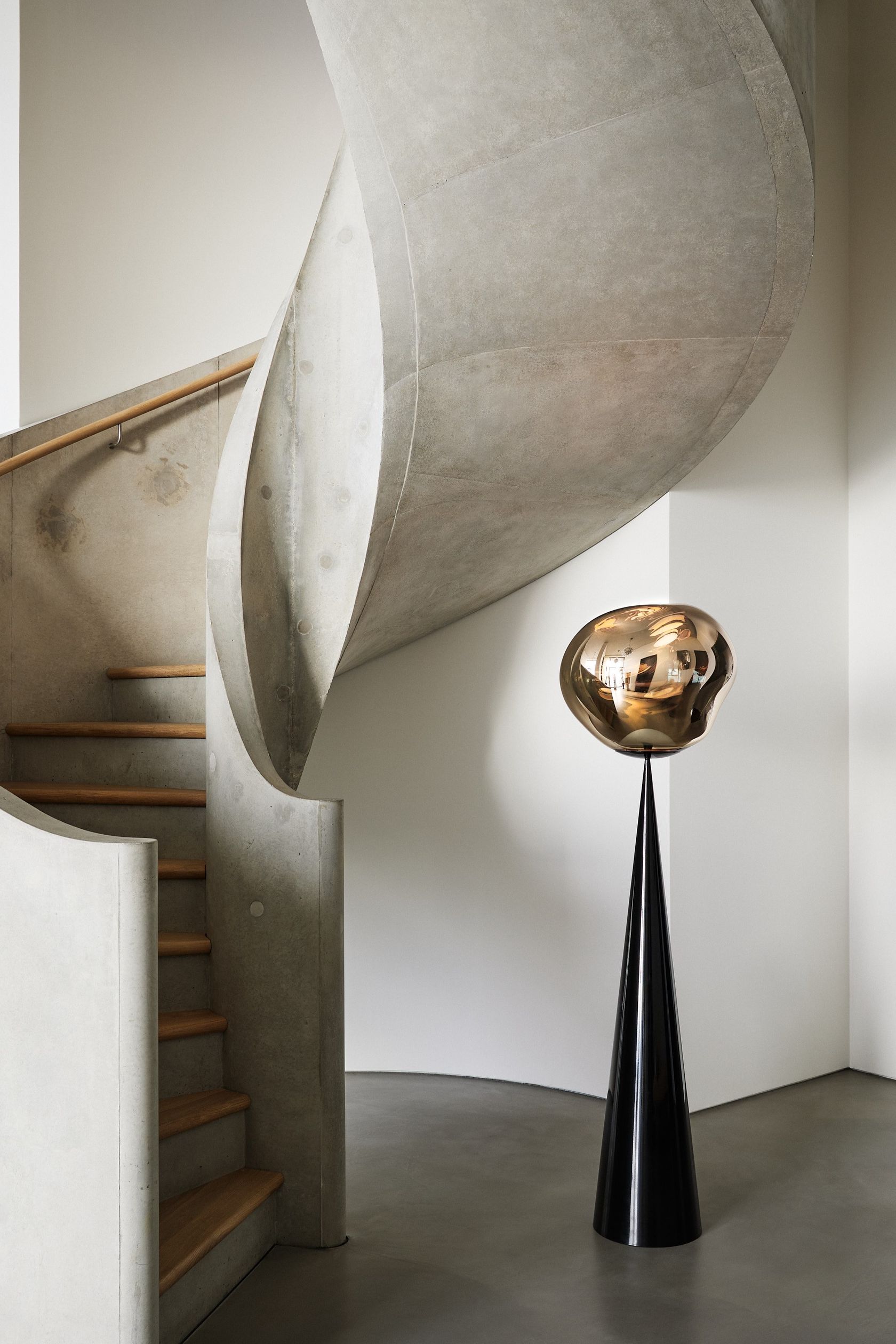 MELT CONE FAT Floor lamp By Tom Dixon | design Tom Dixon Designer