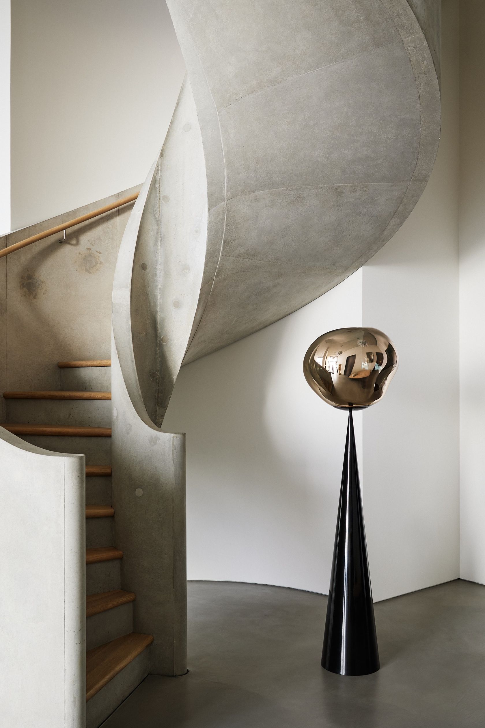 MELT CONE FAT Floor lamp By Tom Dixon | design Tom Dixon Designer