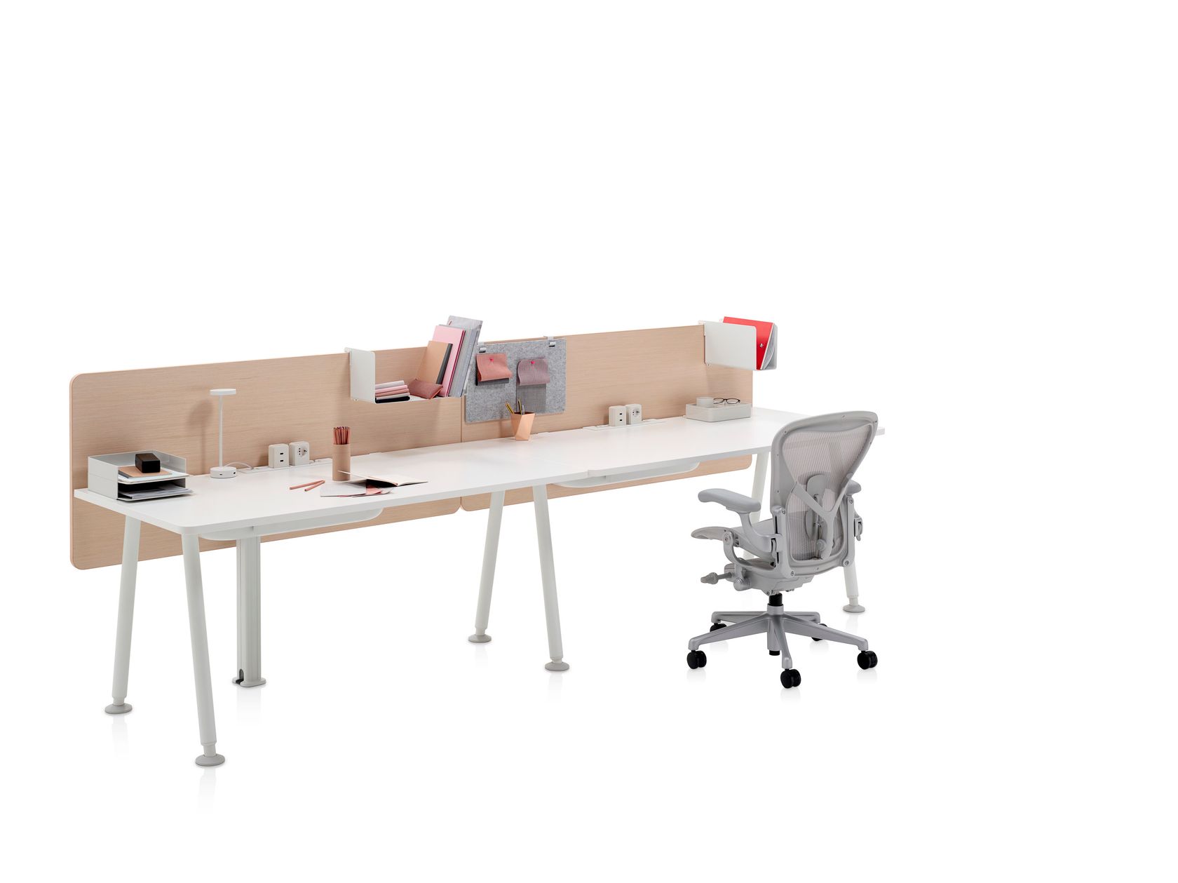 MEMO Sectional workstation desk By Herman Miller | design Tim Wallace