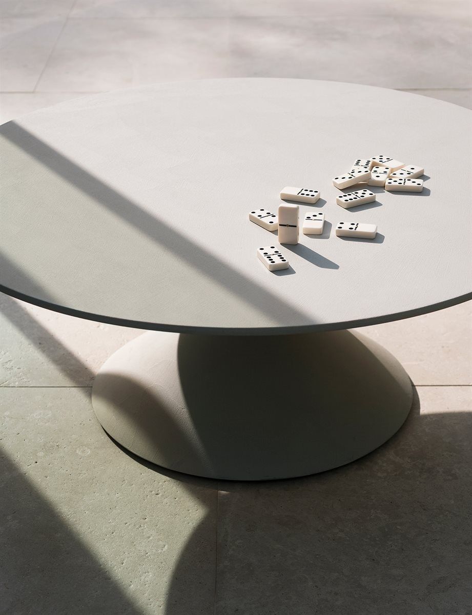 MINI CLAY Tavolino rotondo in poliuretano By Desalto | design Marc Krusin