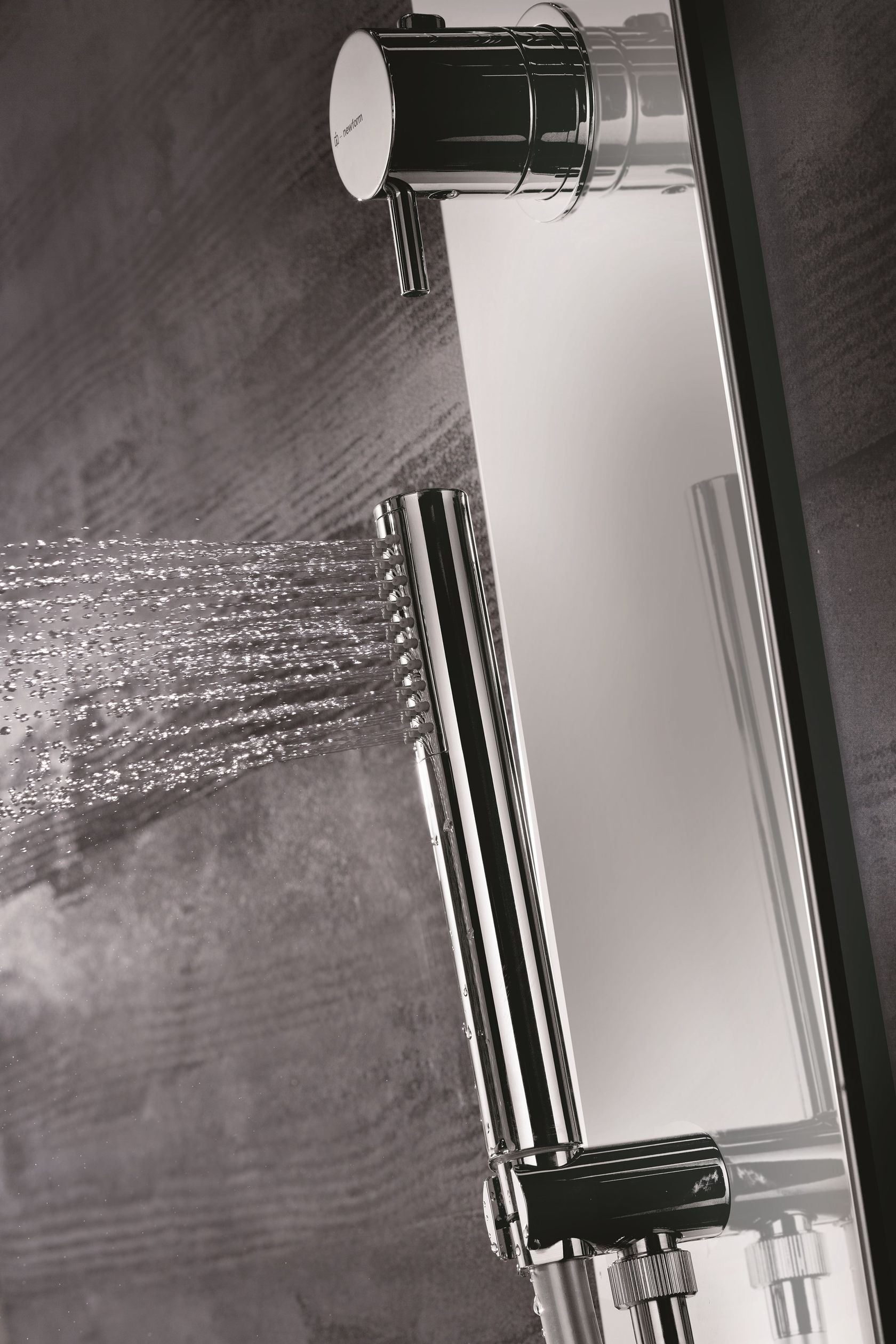 SHOWER COLUMNS | Thermostatic shower panel By newform