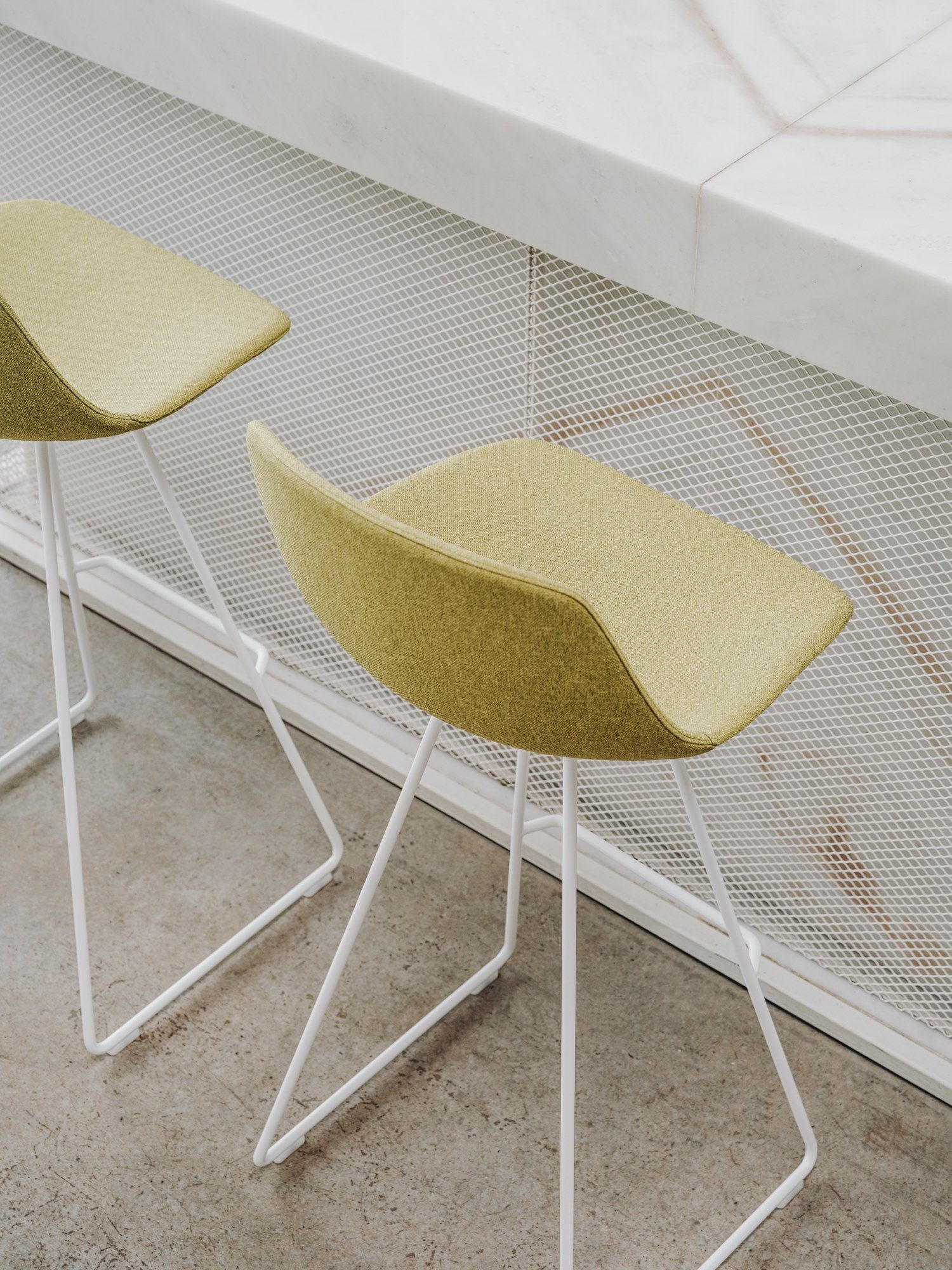 MIUNN Sled base high stool with back By Lapalma | design Karri Monni