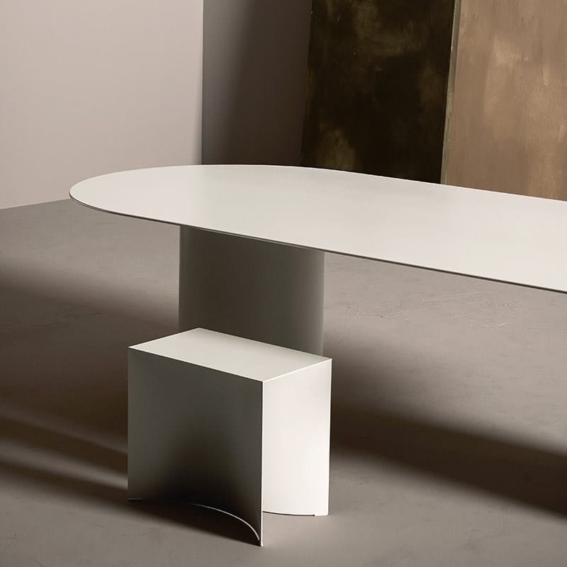 MM8 Oval aluminium table By Desalto
