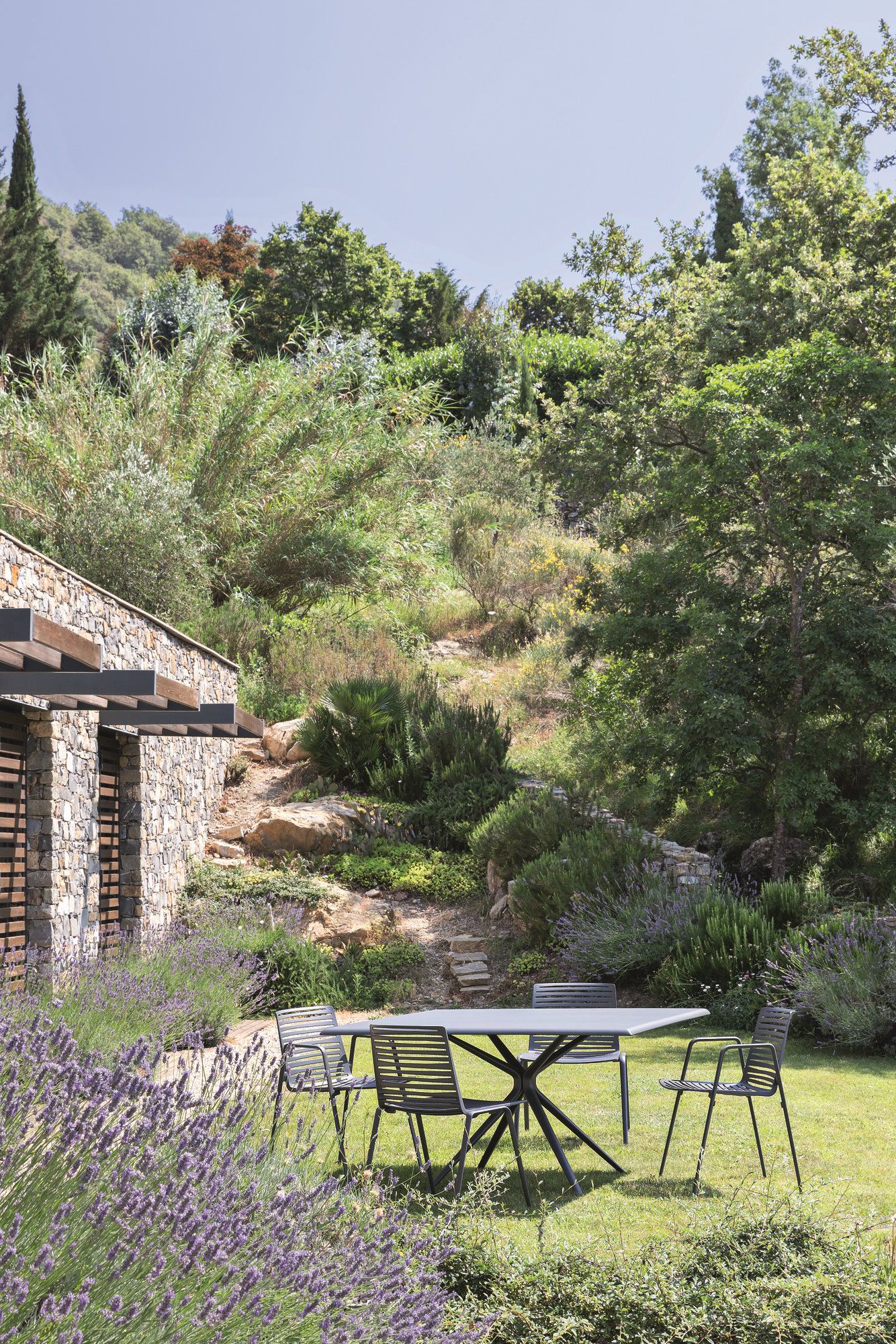 MOAI | Stone table Moai Collection By FAST design Lievore Altherr