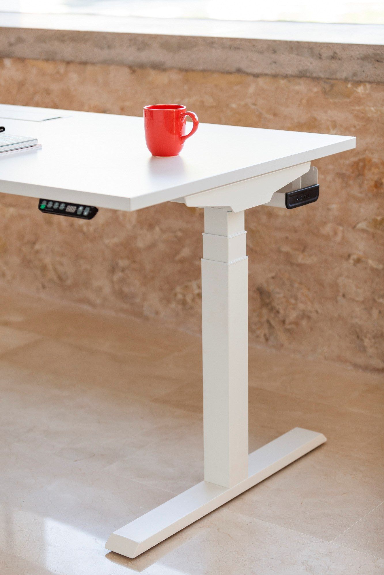 Height-adjustable workstation desk MOBILITY By ACTIU design Javier Cuñado