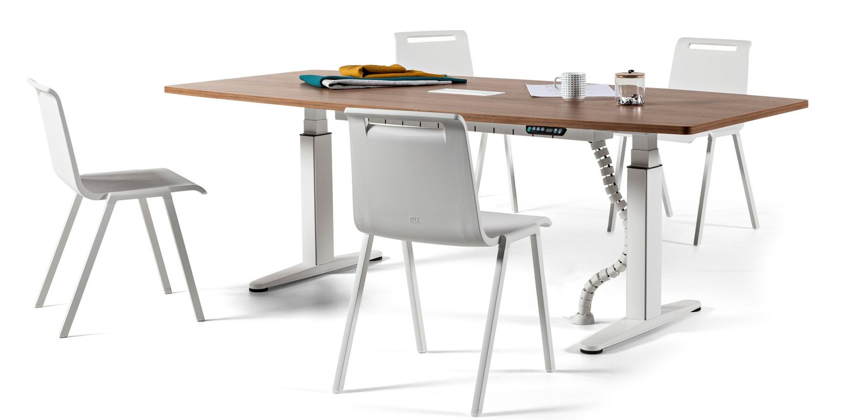 Height-adjustable workstation desk MOBILITY By ACTIU design Javier Cuñado