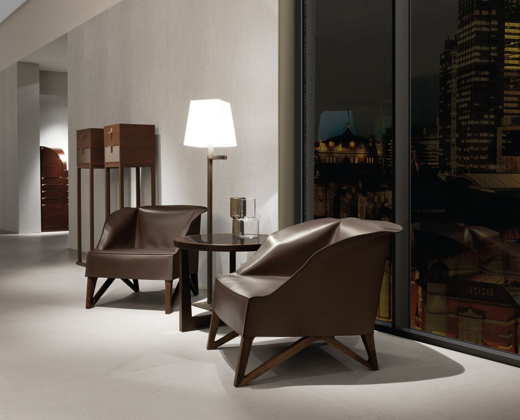 MOBIUS Leather armchair By Giorgetti | design Umberto Asnago