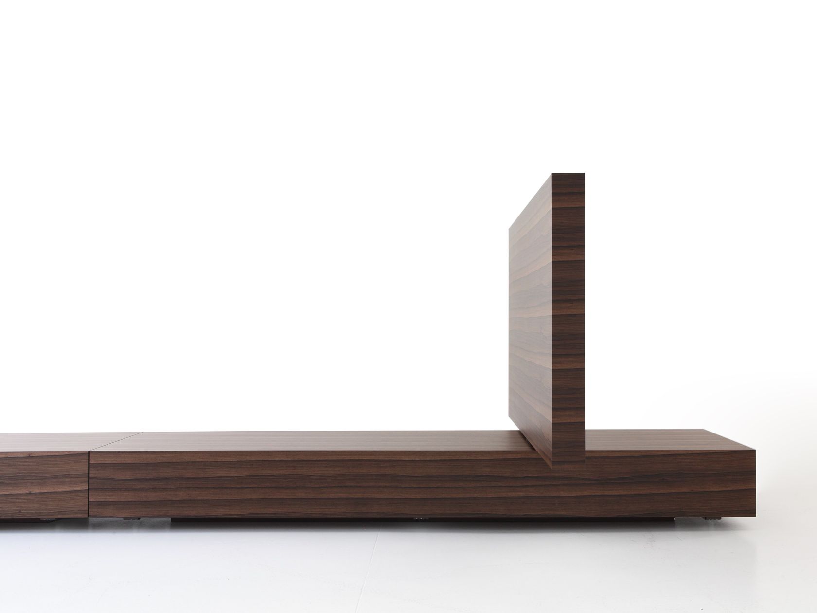 MODERN FLAG Low TV cabinet By Porro | design Piero Lissoni