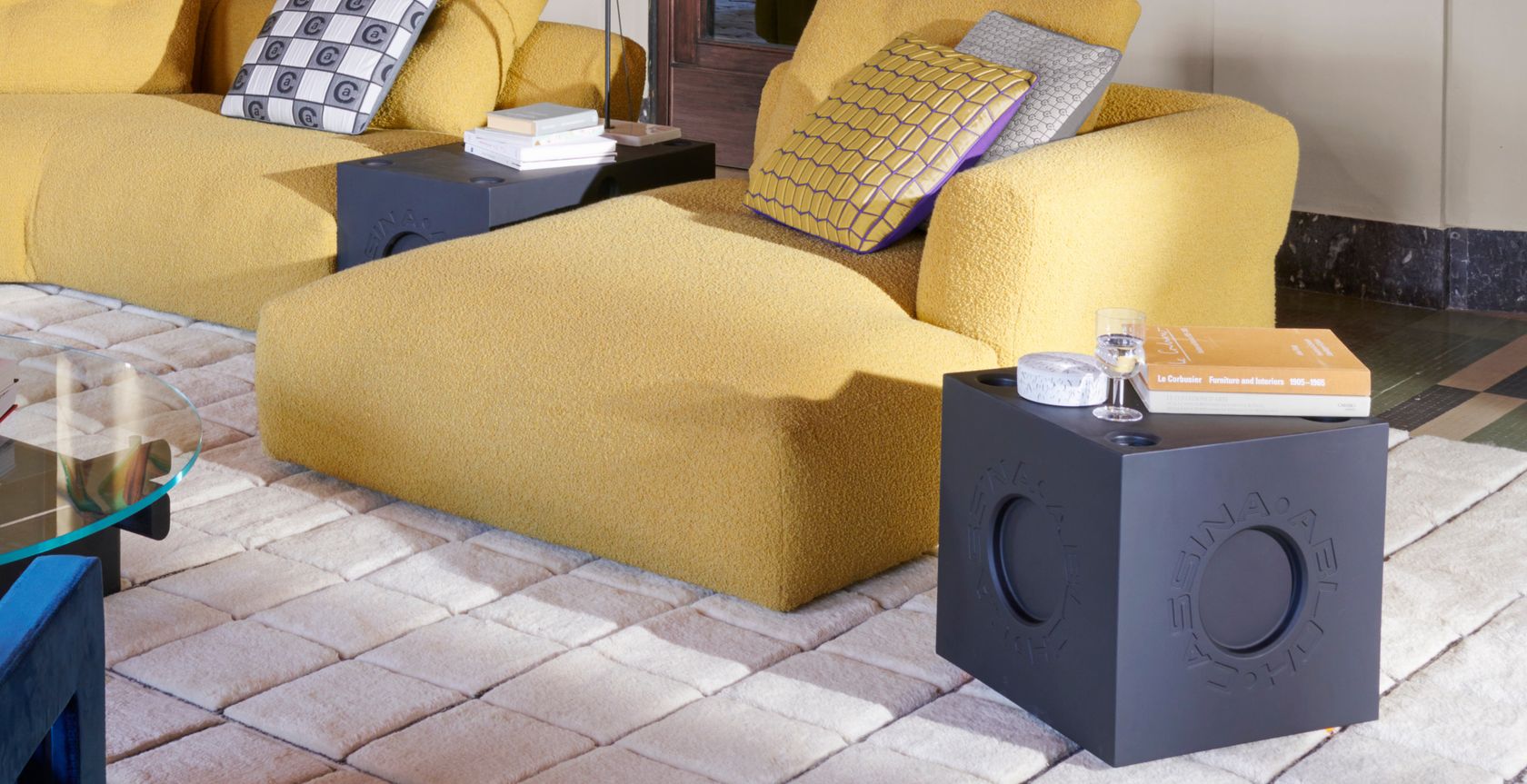 MODULAR IMAGINATION 茶几 By Cassina | design Virgil Abloh