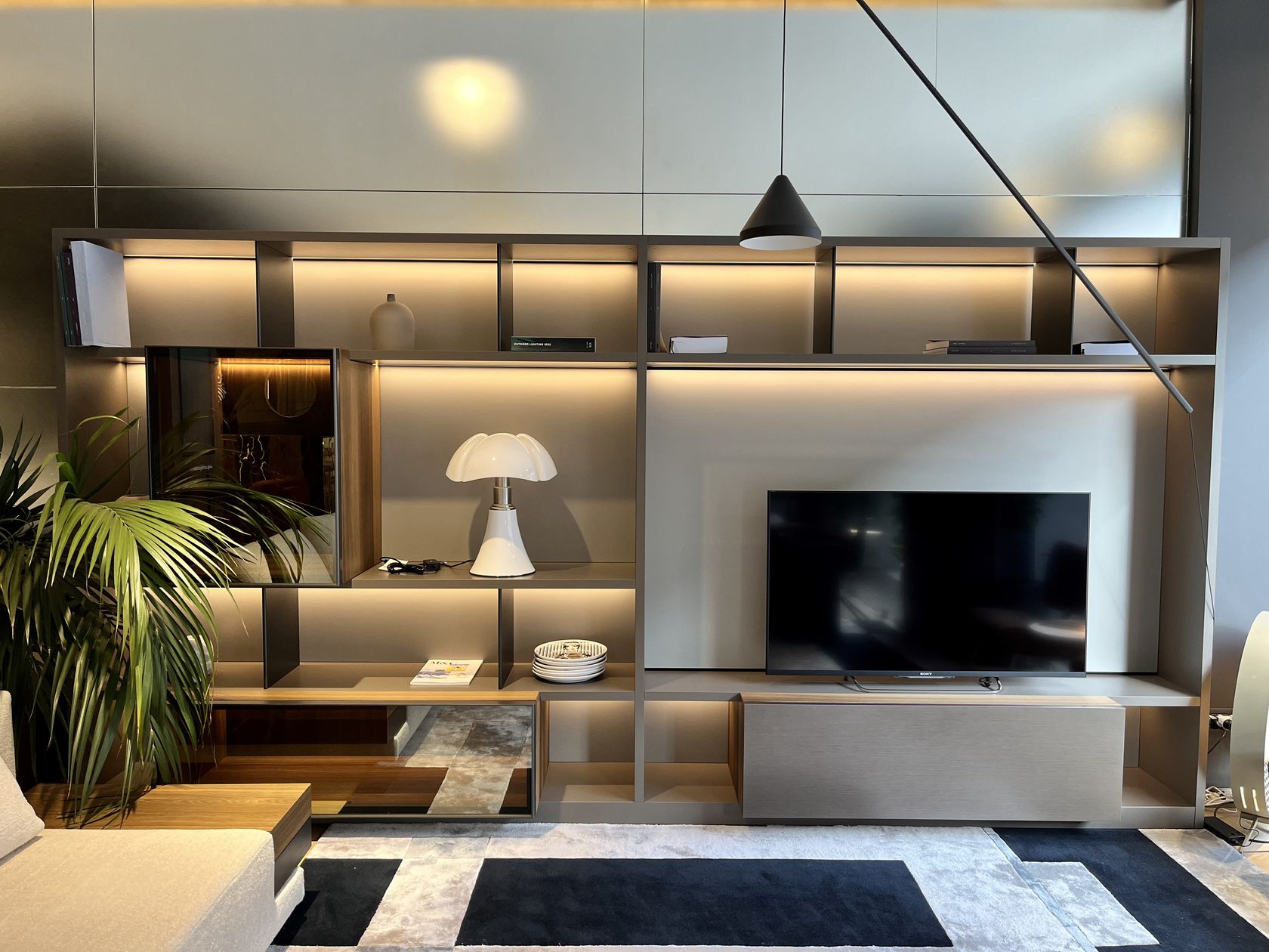 MOLTENI - 505 UP SYSTEM Módulo de arrumação de parede By In Stock ...