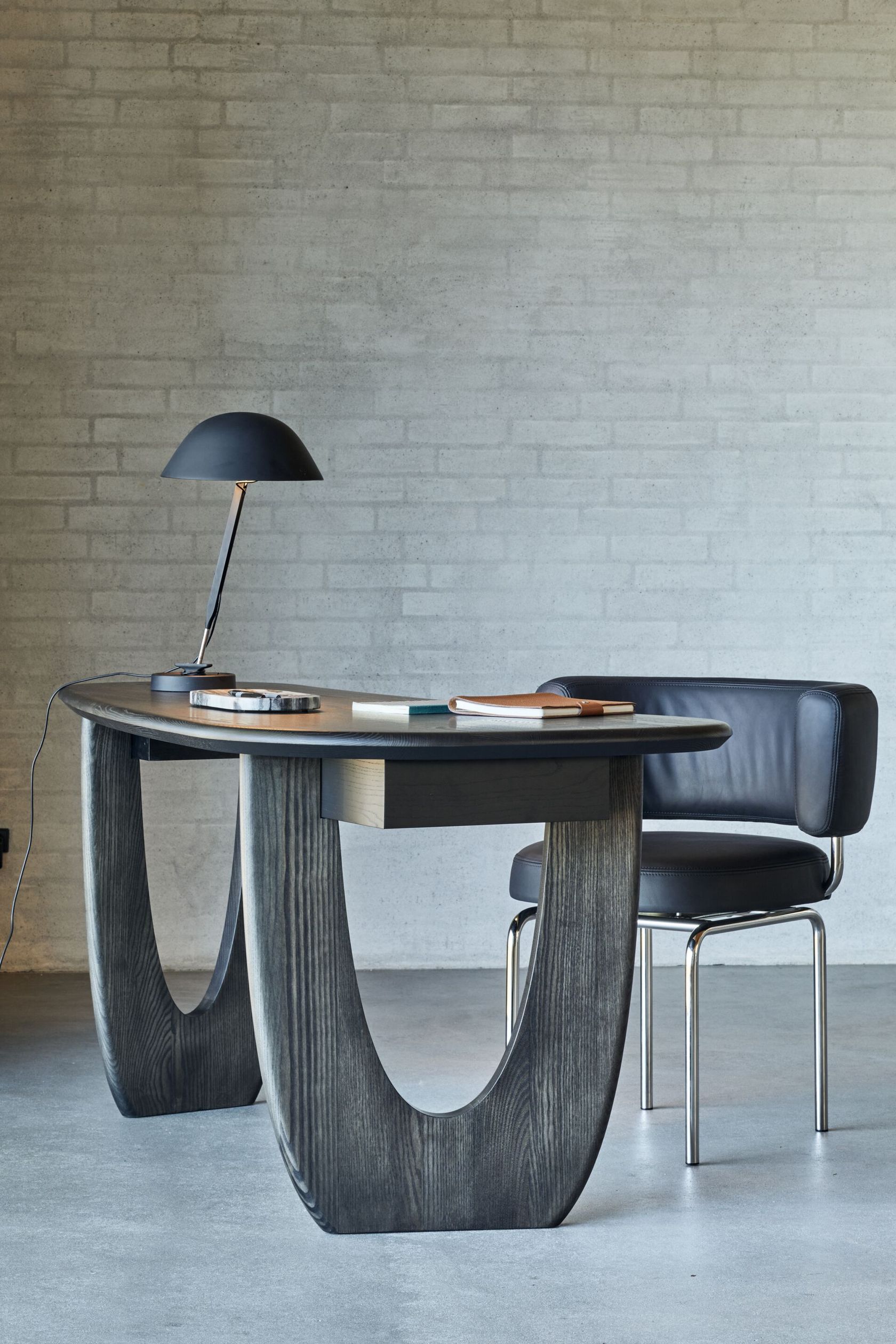 CALA Writing desk By MORE