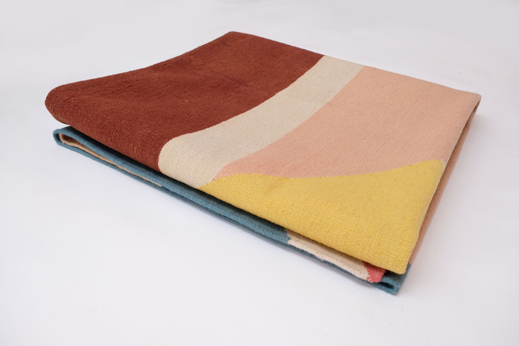 Handmade rectangular rug with geometric shapes MORNING DREAM By I + I