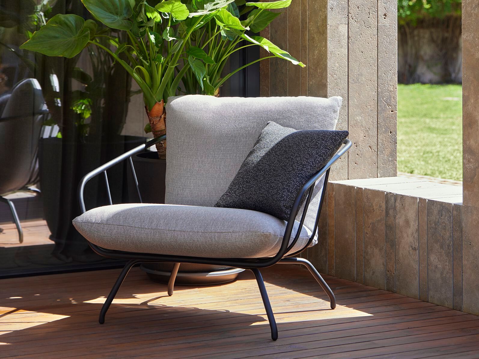 NANSA Fauteuil de jardin avec accoudoirs By MUSOLA | design Santiago ...