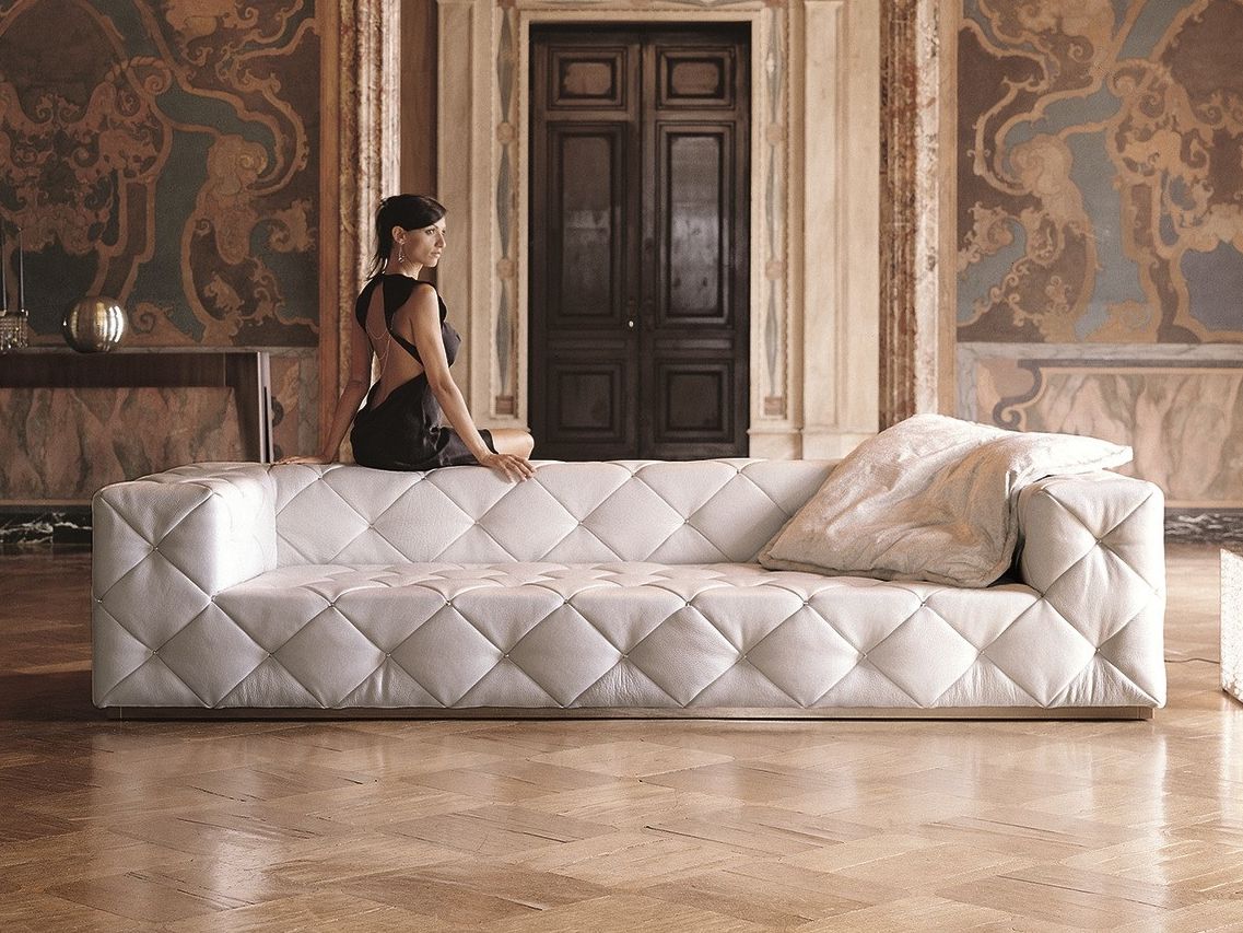 MUST Tufted leather pouf By Longhi | design Giuseppe Viganò