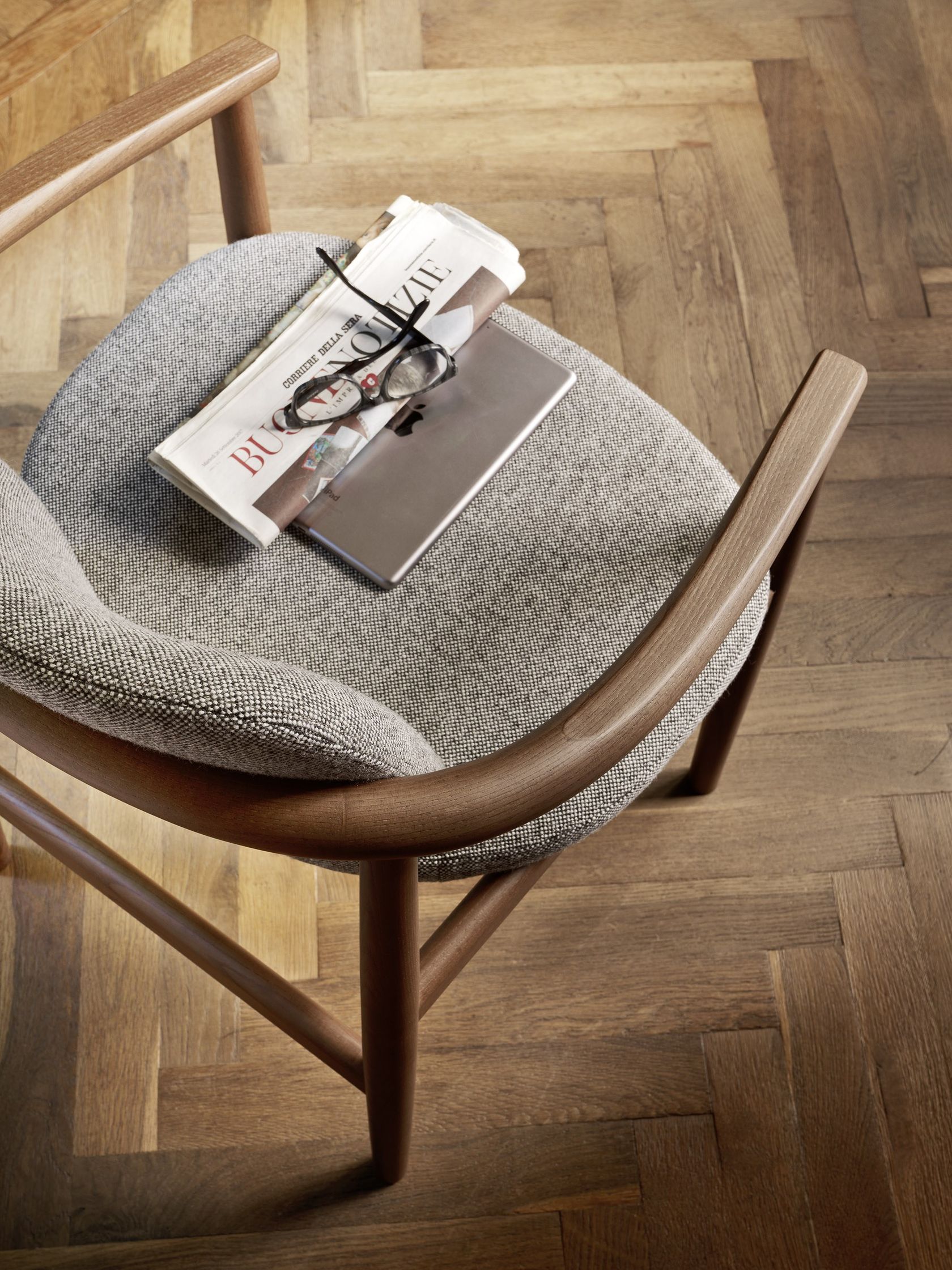 MAYIDA 04 Ash easy chair with armrests By Very Wood | design Sebastian ...