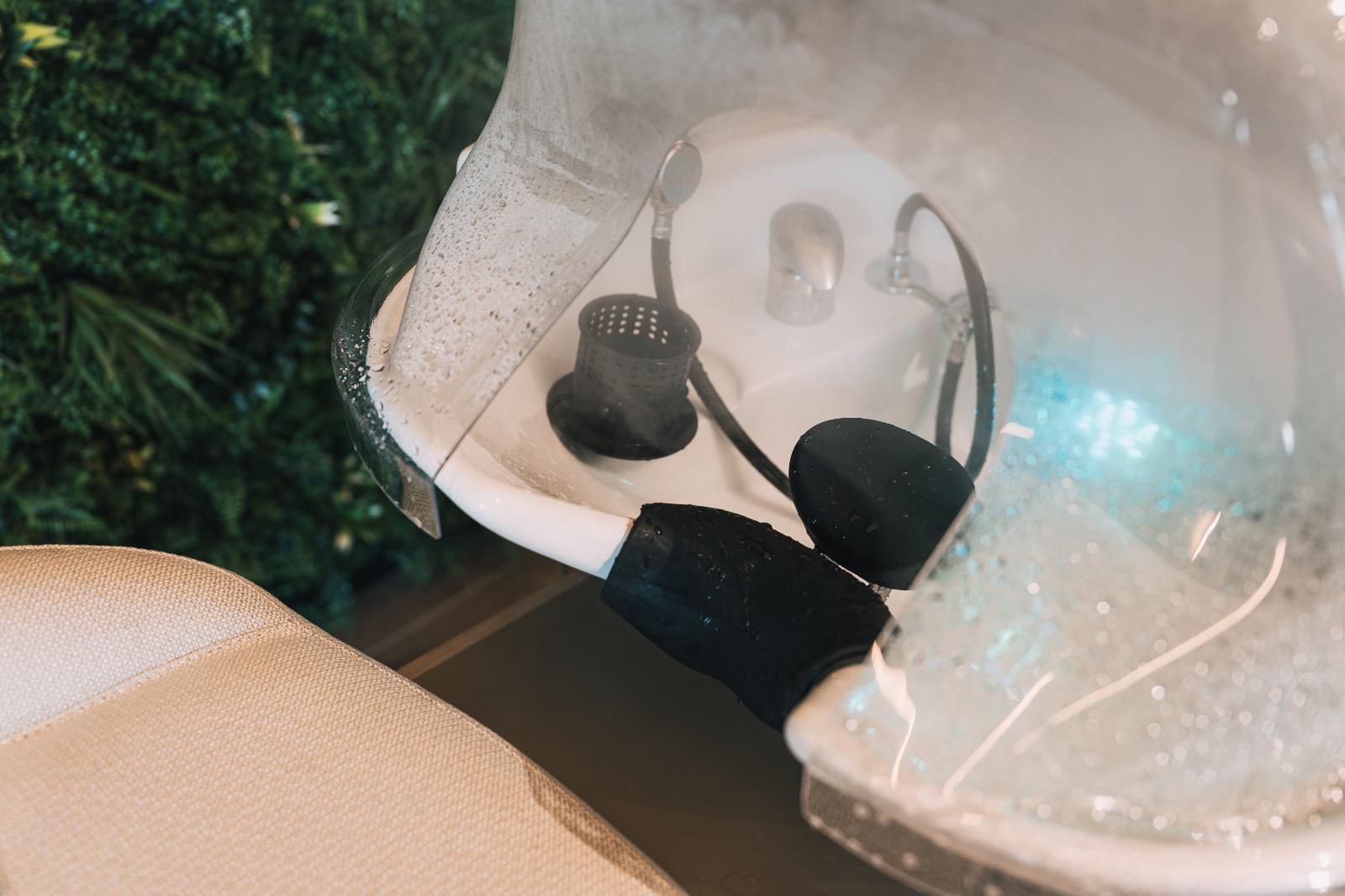 HEAVEN 理发店洗头椅 By Maletti