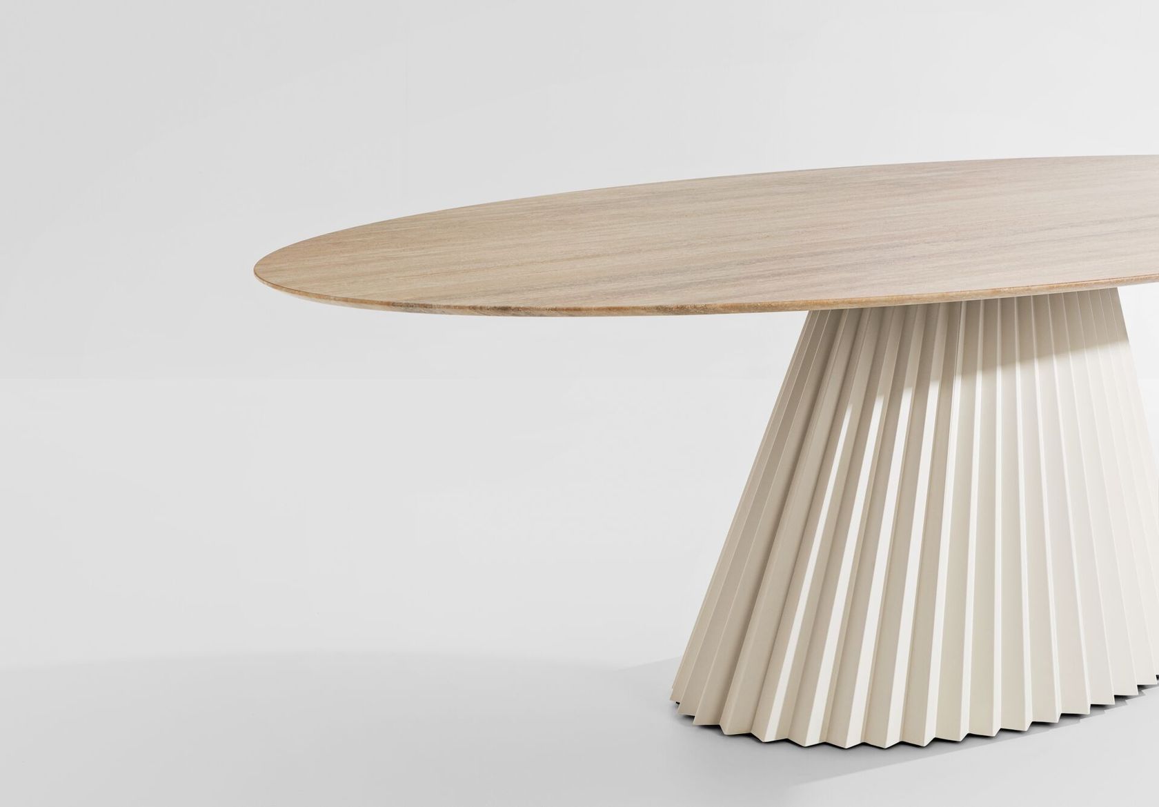 PLISSÉ ELLITTICO Fixed elliptical table with a metal base. By Midj ...