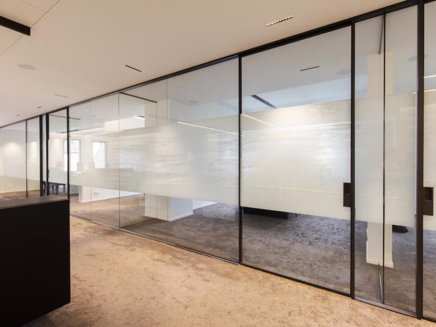 Cloison amovible de bureau en verre Parois de bureau montées By AVC Gemino