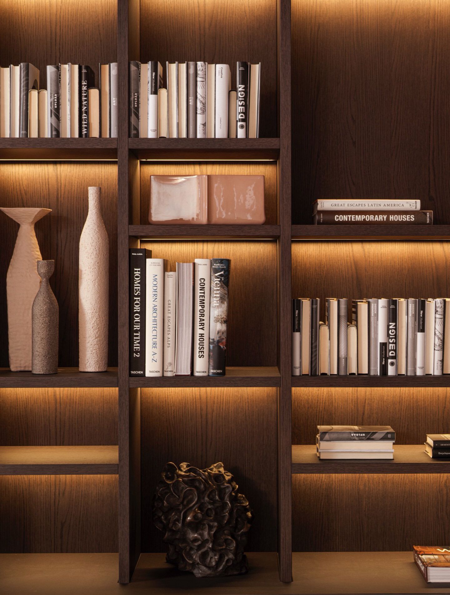 505 UP SYSTEM Sectional wooden bookcase with built-in lights By Molteni ...