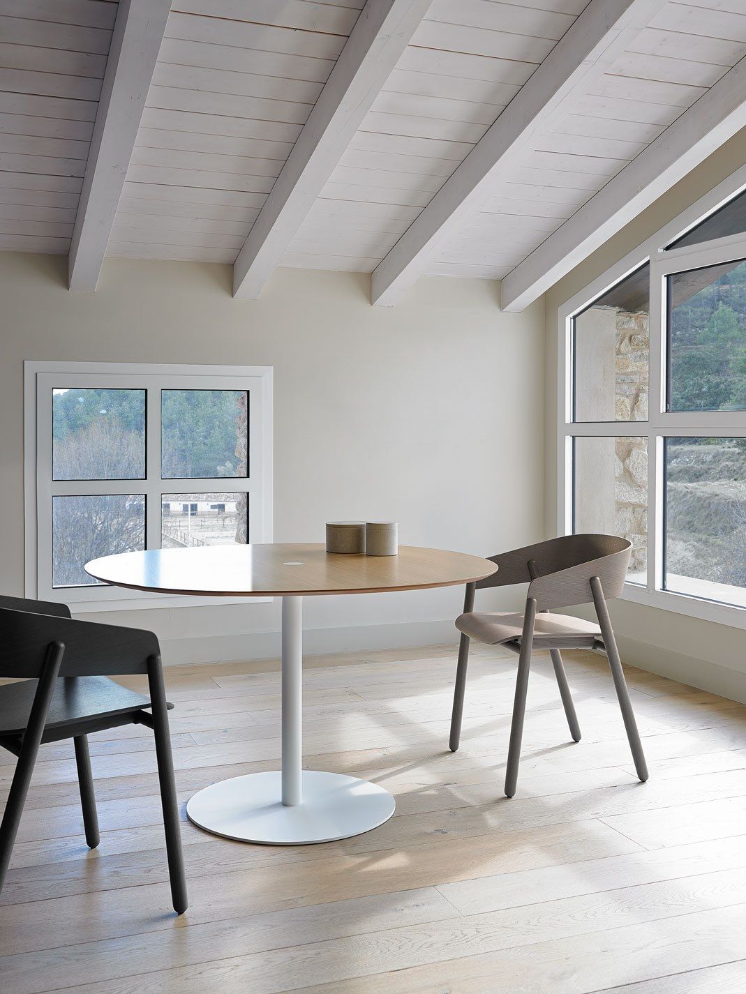 NUCLEO | Round table By Punt design Victor Carrasco