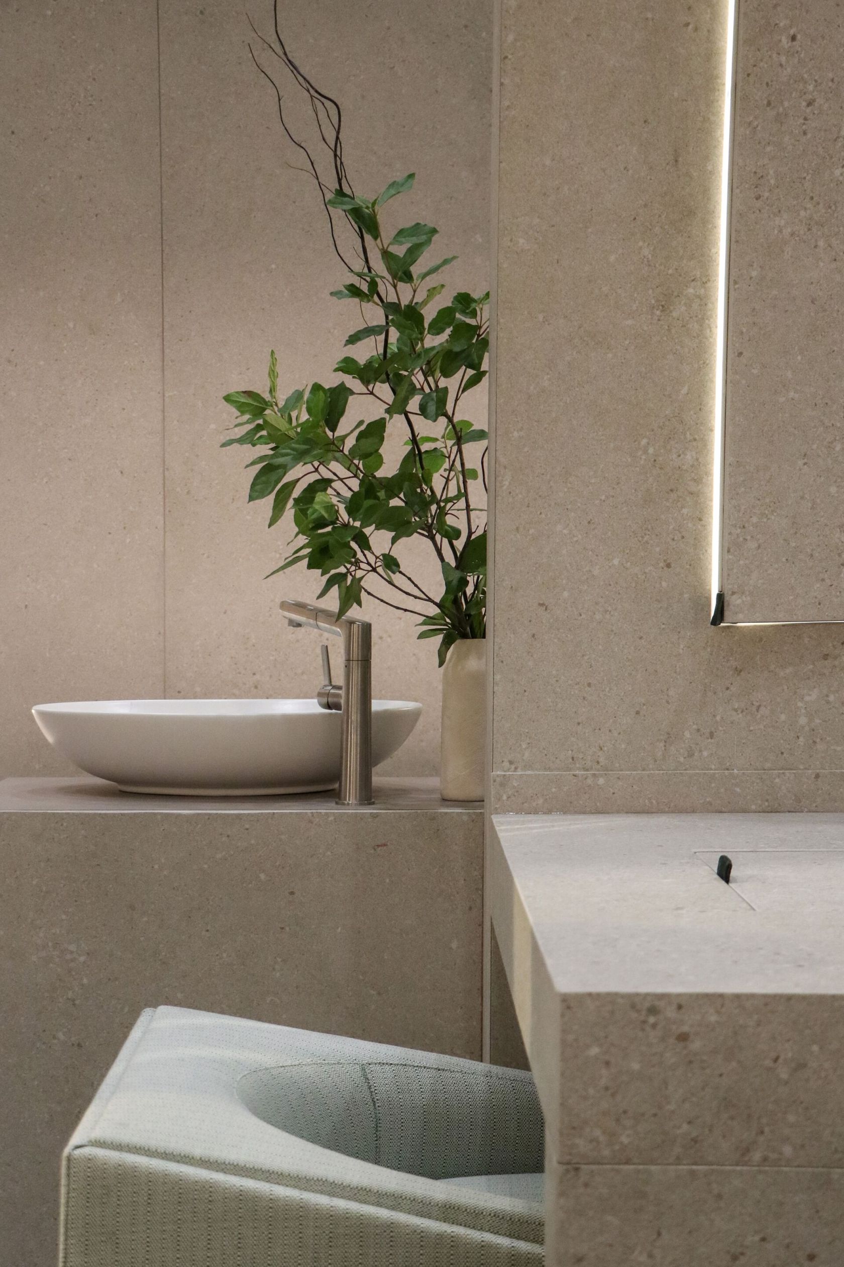 ESSENTIAL Neolith wall/floor tiles with stone effect By NEOLITH