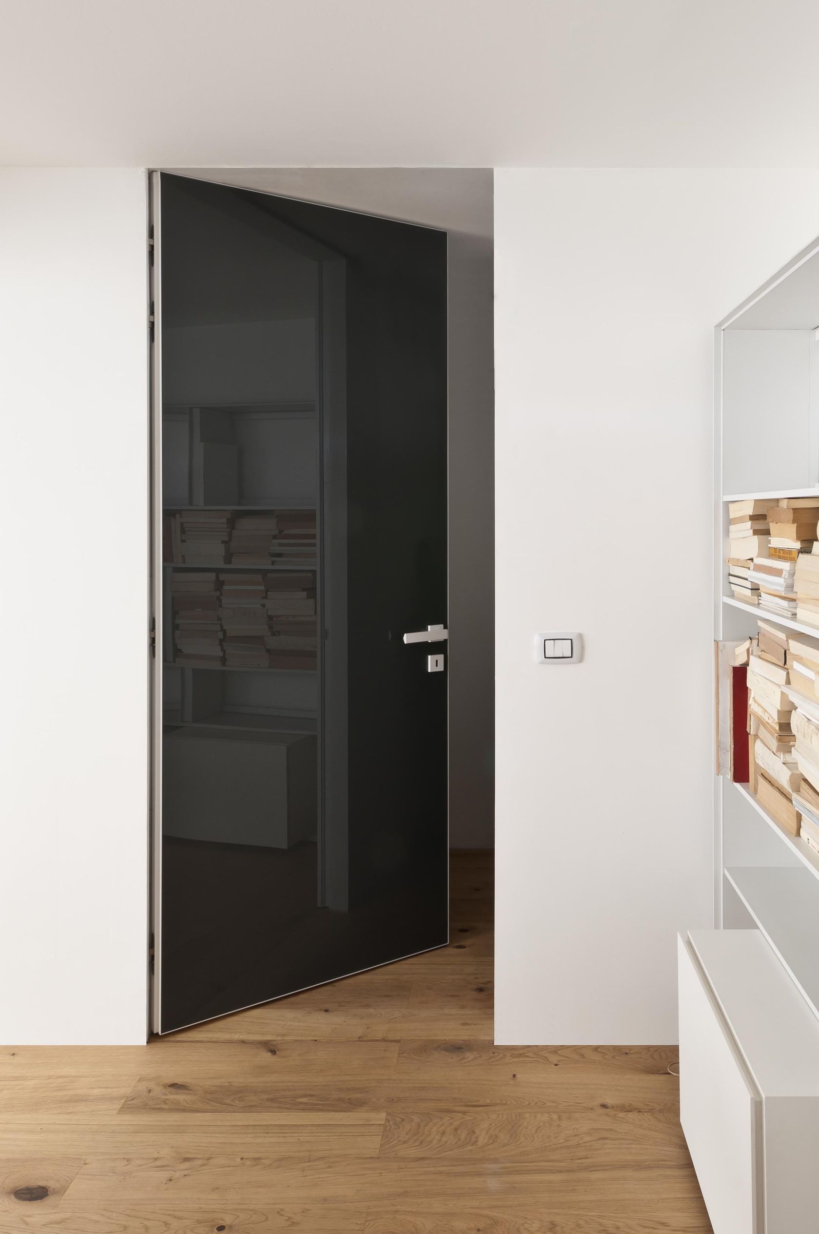 NEXT | Glass door By ALBED