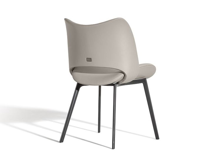 NICE Upholstered leather chair By Poltrona Frau | design GamFratesi