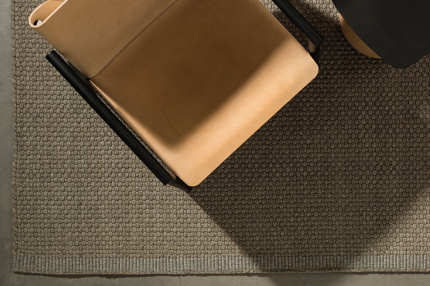 Handmade synthetic fibre rug NIMES By Warli design Paolo Zani