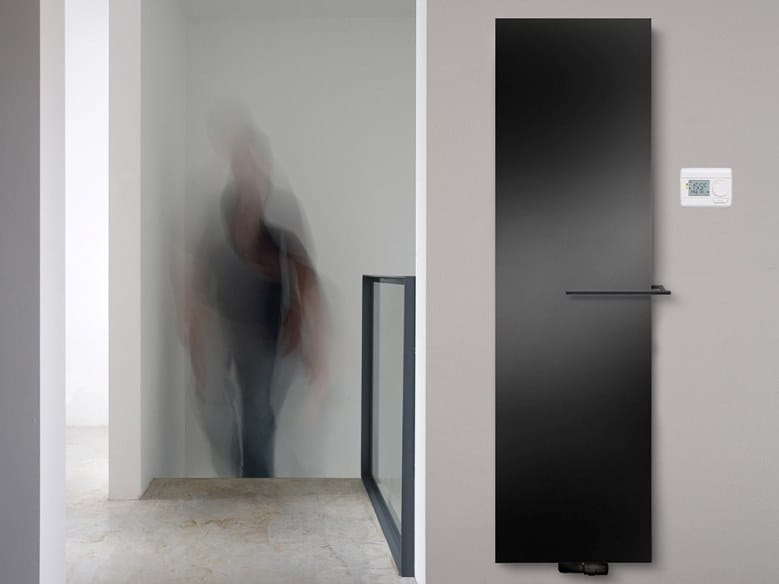 Vertical wall-mounted radiator NIVA MIXED By VASCO