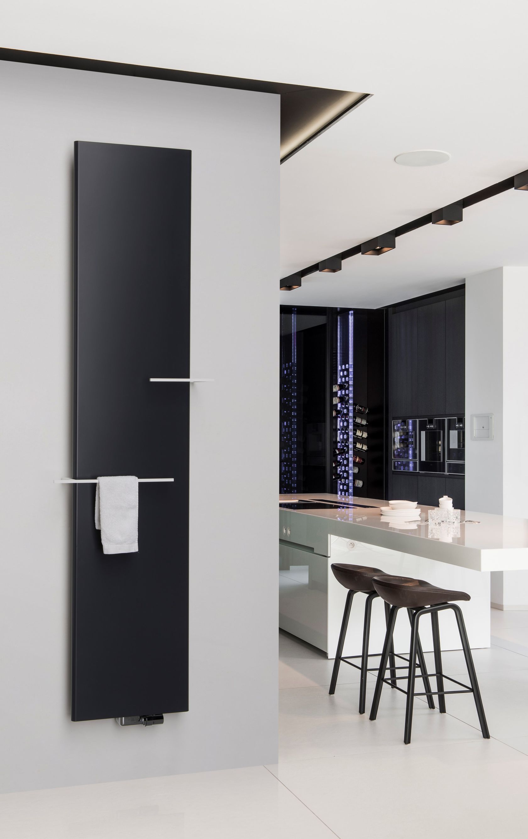 NIVA | Radiatore verticale By VASCO design Wim Segers