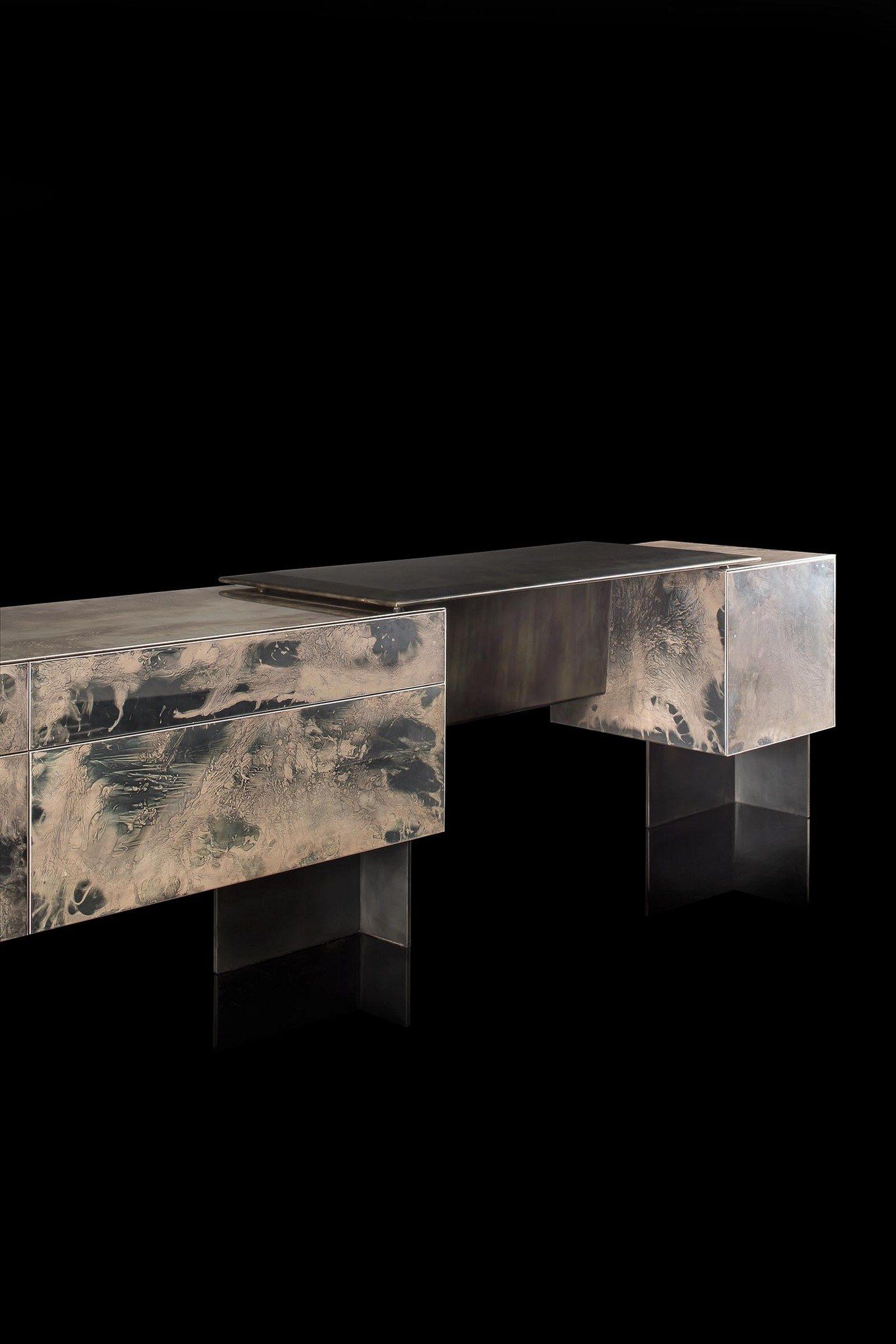 NOCTIS VANITY Metal dressing table By Henge | design Massimo Castagna